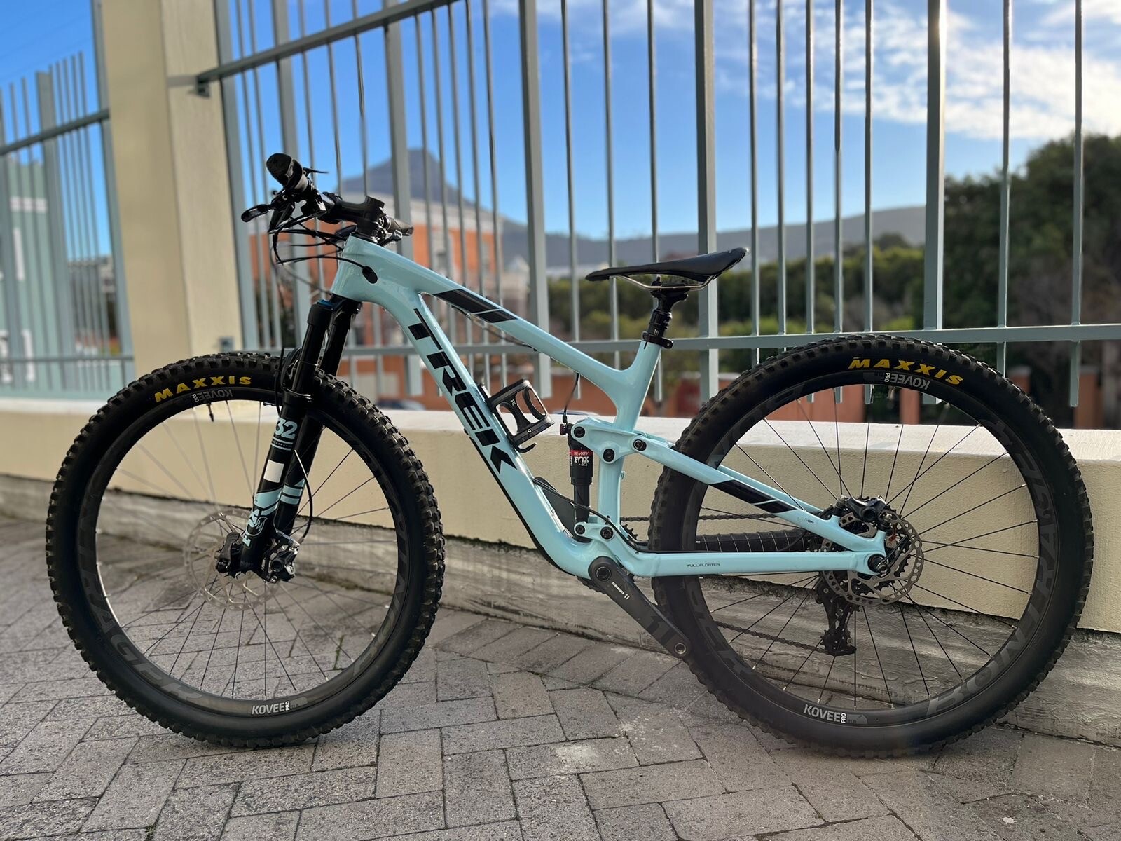 Trek Top Fuel 9.8 (Small) | Dual Suspension Mountain Bikes | Bike Hub