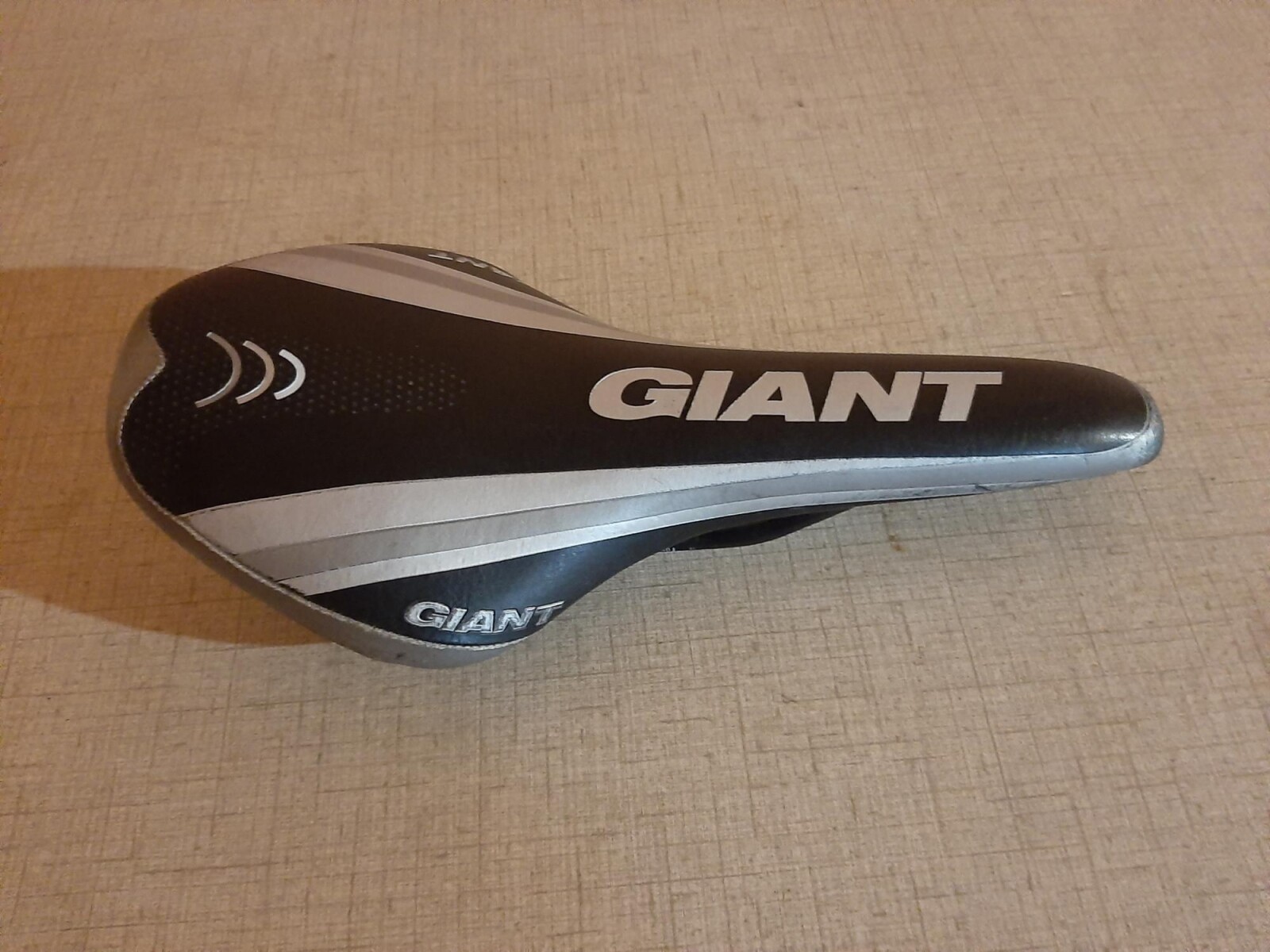 Giant saddle | Saddles | Bike Hub