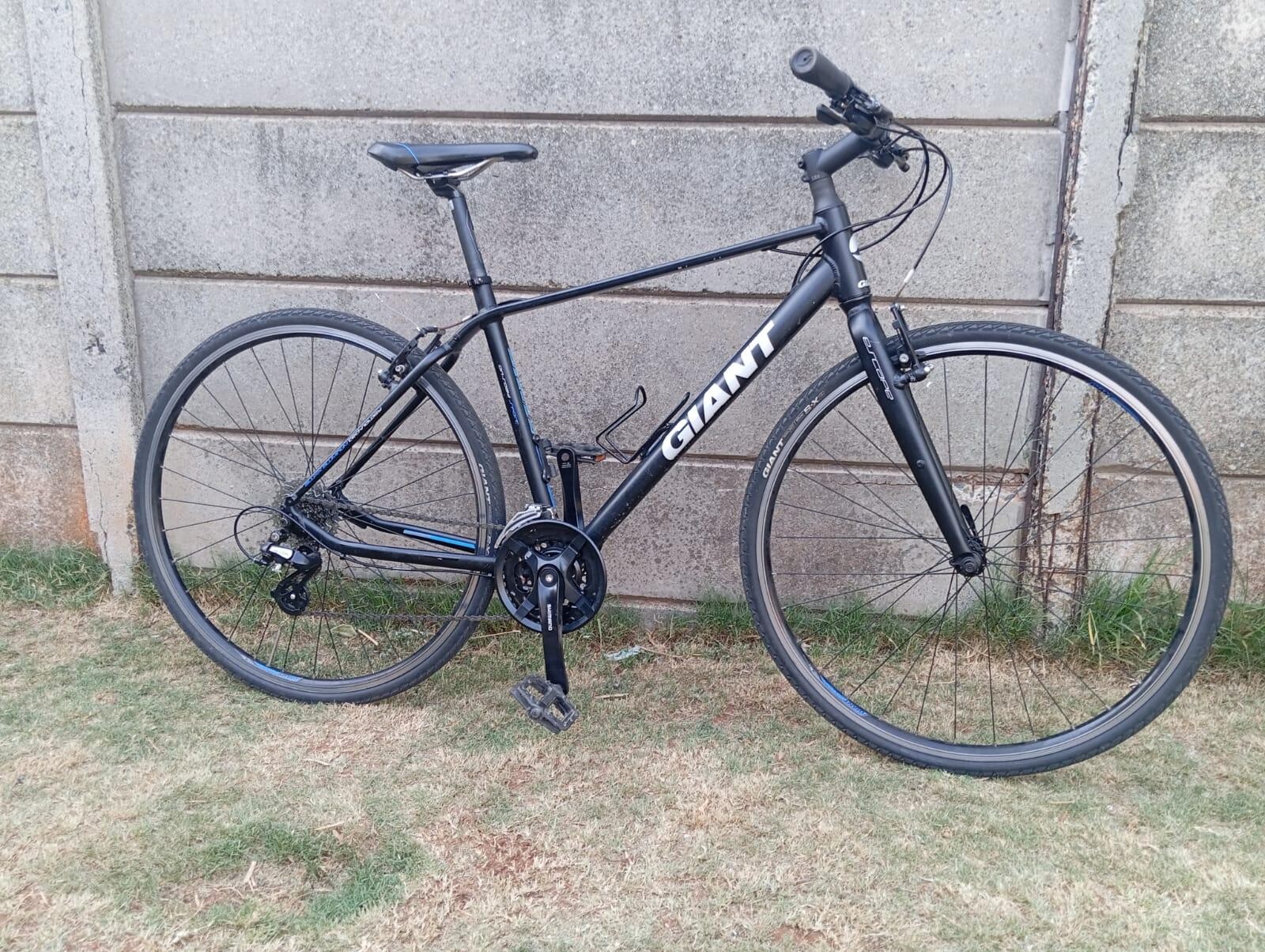 Giant Escape Hybrid (Medium) | Gravel Bikes | Bike Hub