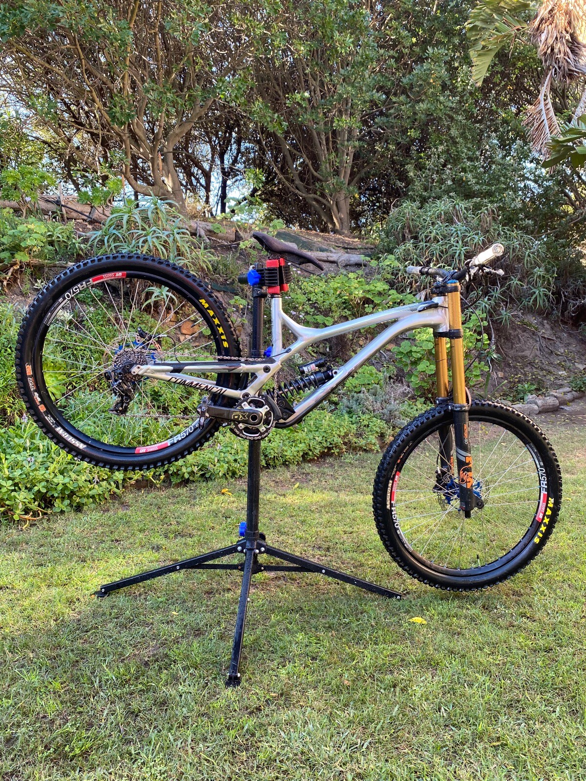 Commencal supreme | Downhill Bike Frames | Bike Hub