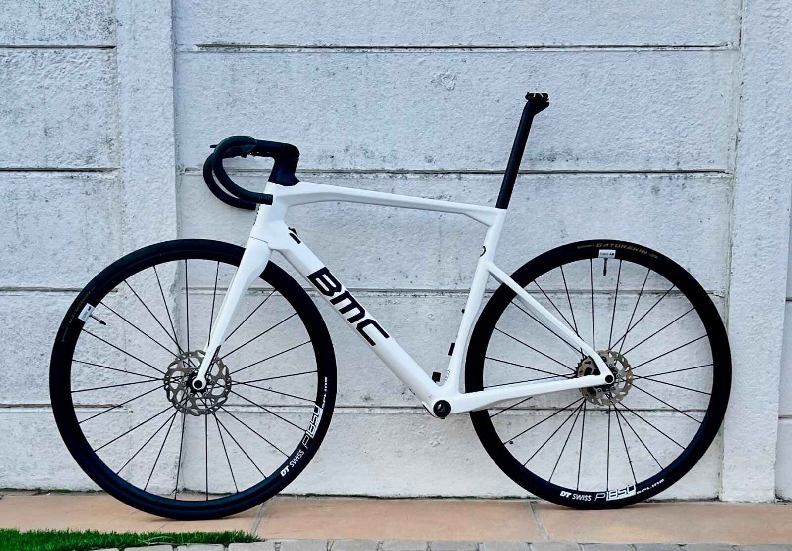 2018 BMC roadmachine 01 rolling chasis | Road Bike Frames | Bike Hub