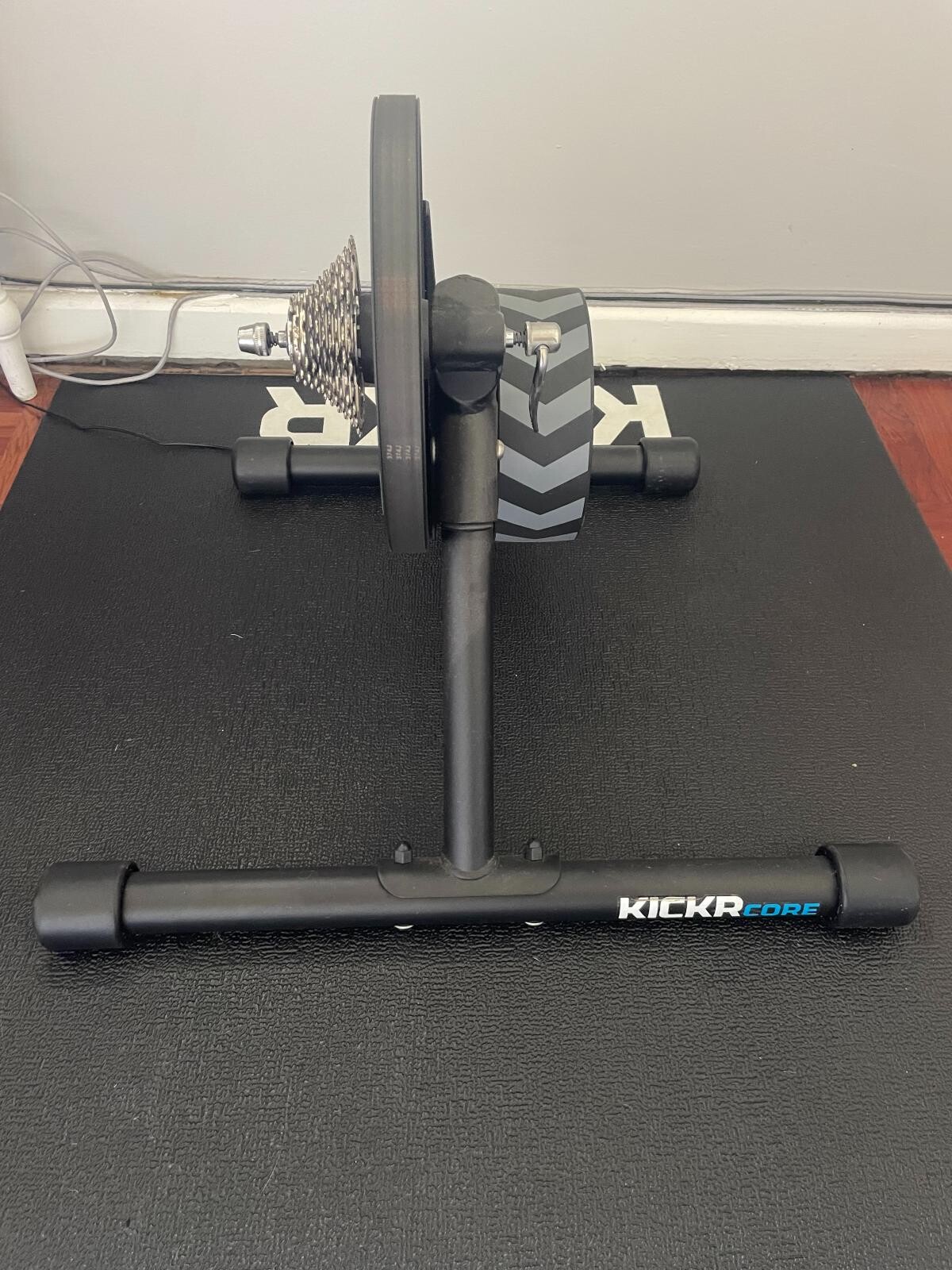 Wahoo KickR Core + Wahoo KickR Floor Mat | Indoor Trainers ...