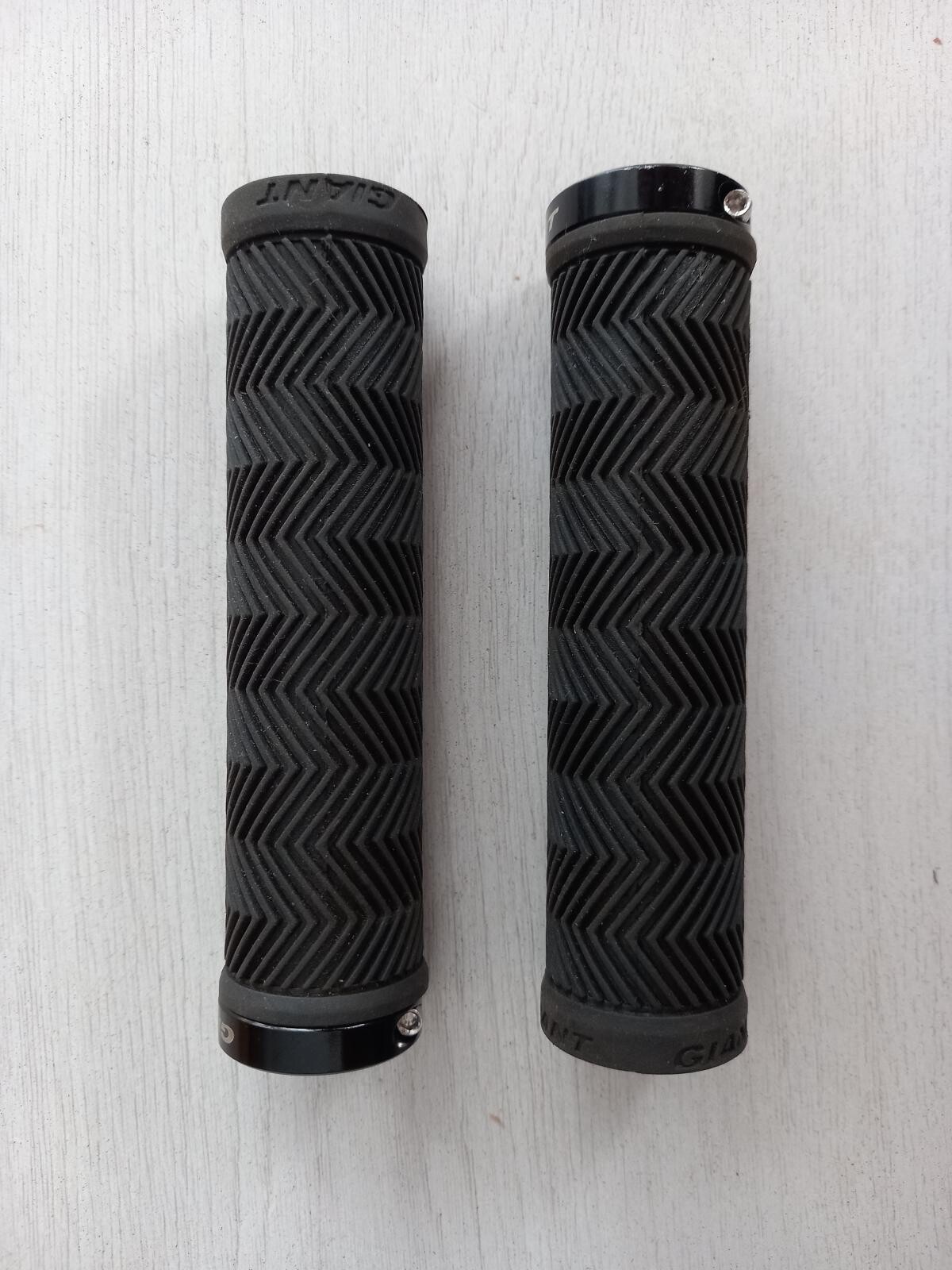 Giant Grips | Grips & Bar Tape | Bike Hub