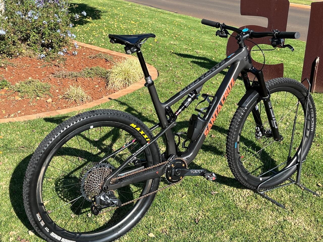 Santa Cruz Blur | Dual Suspension Mountain Bikes | Bike Hub