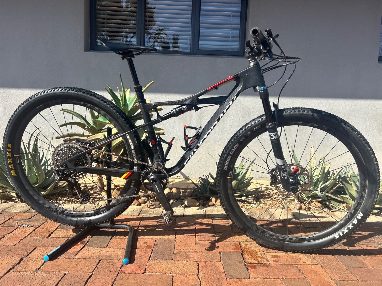 Silverback Stratos 2022 (S) | Dual Suspension Mountain Bikes | Bike Hub