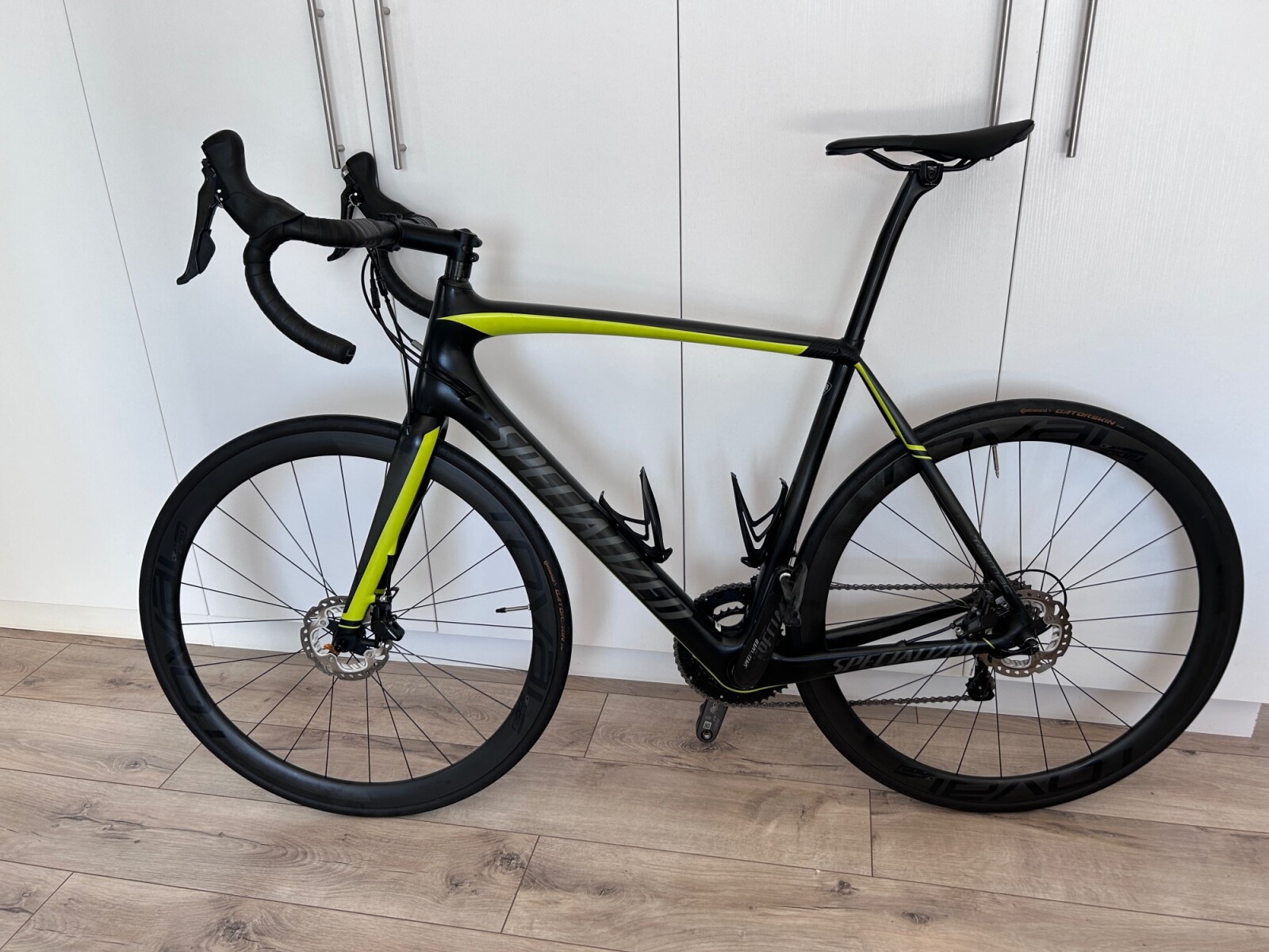 2015 Tarmac Pro Disc Race | Road Bikes | Bike Hub