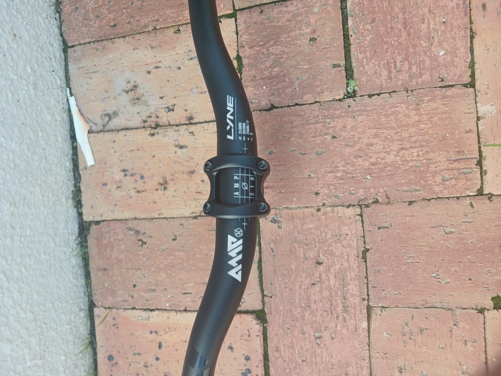Lyne Amp bar and stem | Handlebars | Bike Hub