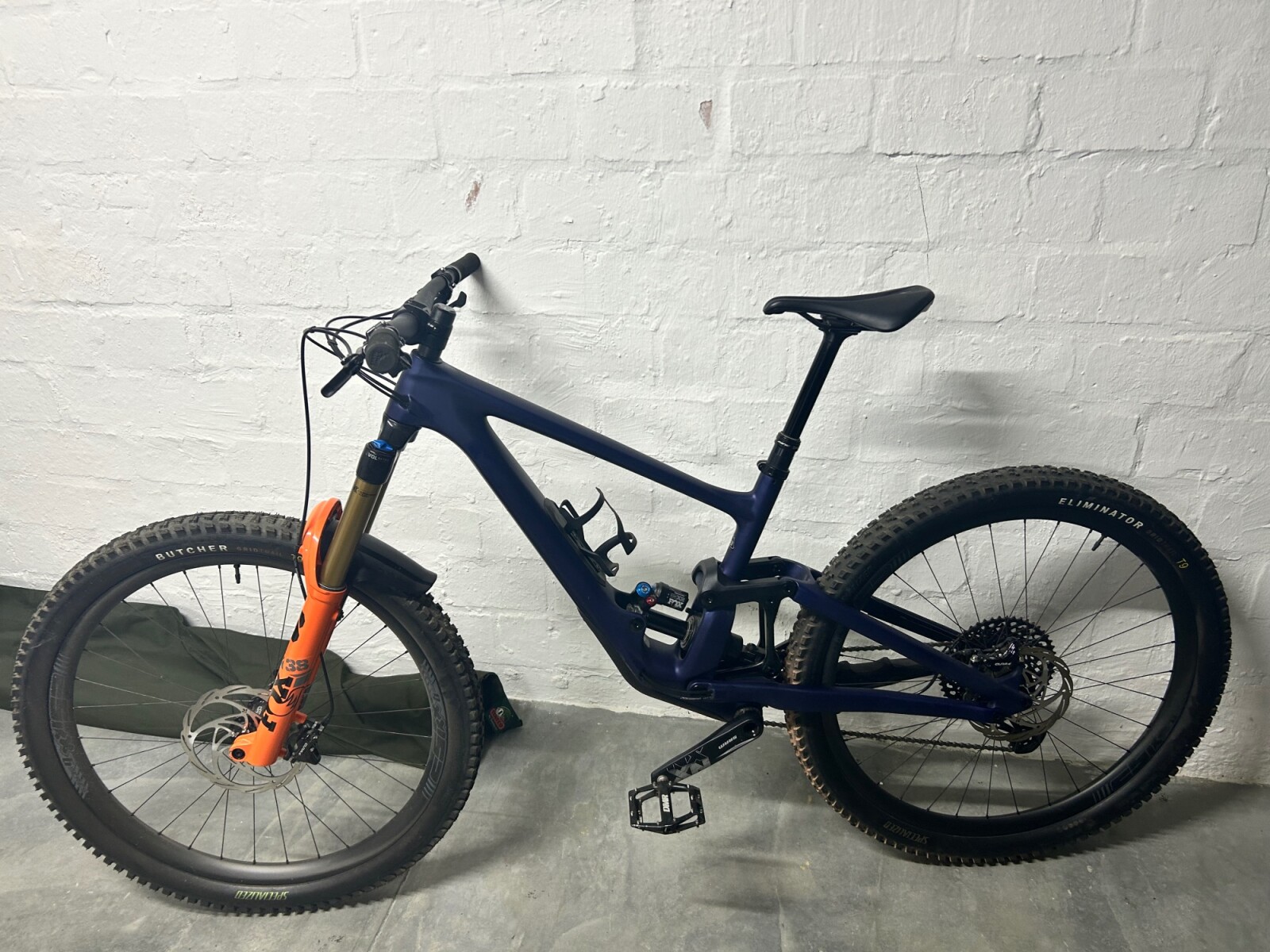 Specialized Enduro | Dual Suspension Mountain Bikes | Bike Hub