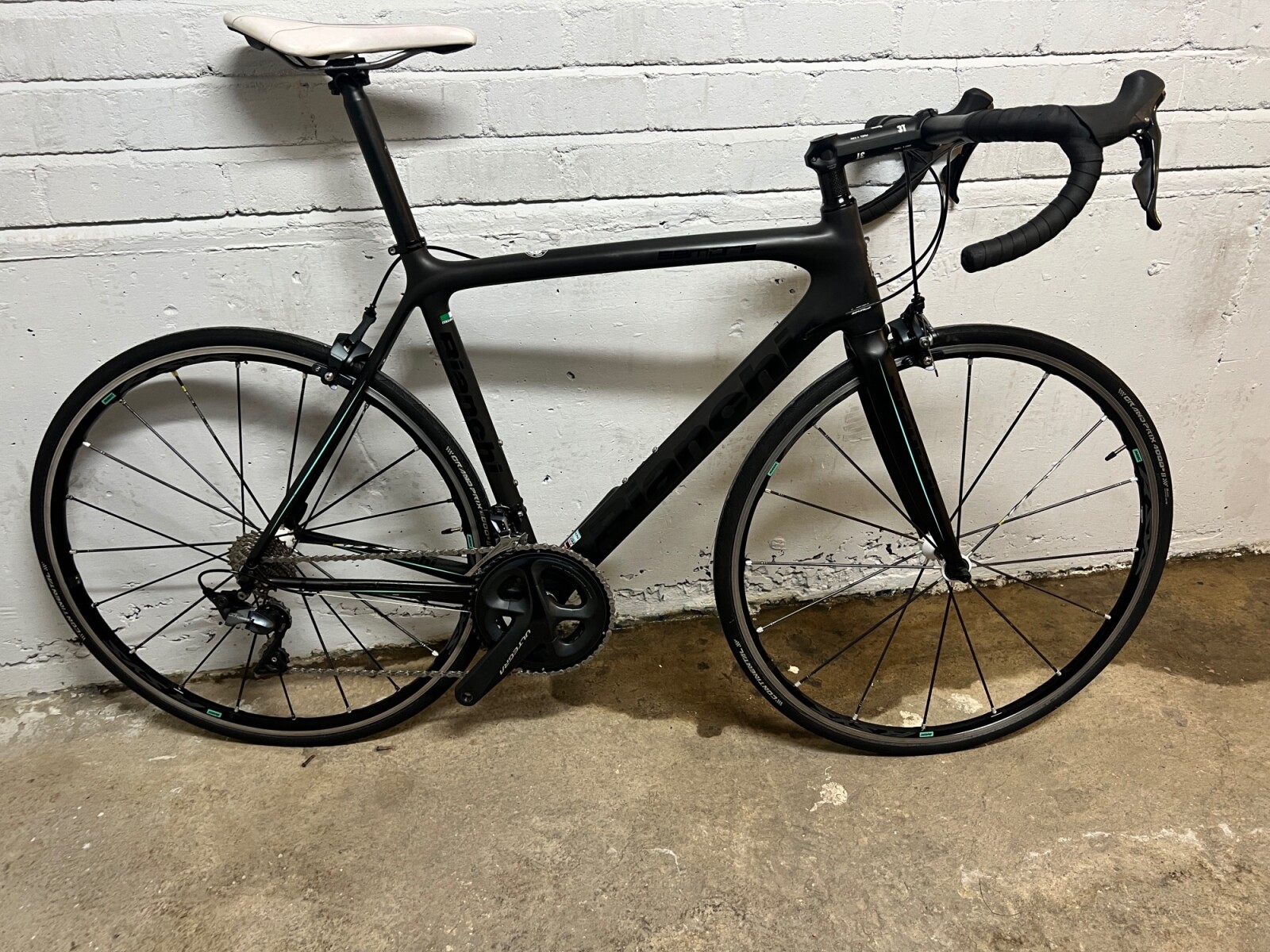 Bianchi Sempre Pro | Road Bikes | Bike Hub