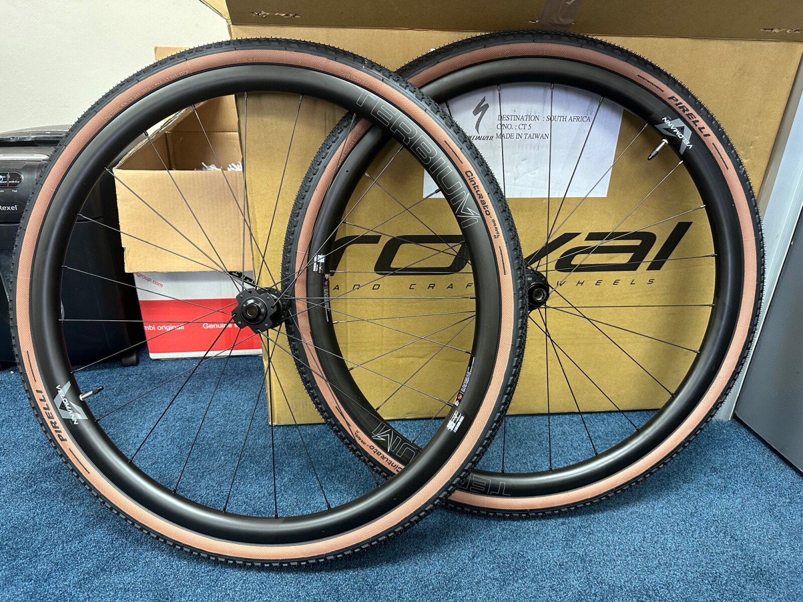Velomann Terbium Carbon Wheels | Gravel Bike Wheels | Bike Hub