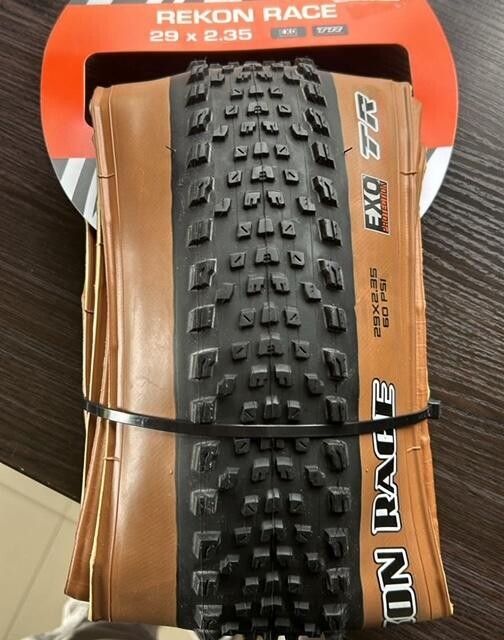 Rekon Race 29 x 2.35 - Tan wall | Mountain Bike Tyres | Bike Hub