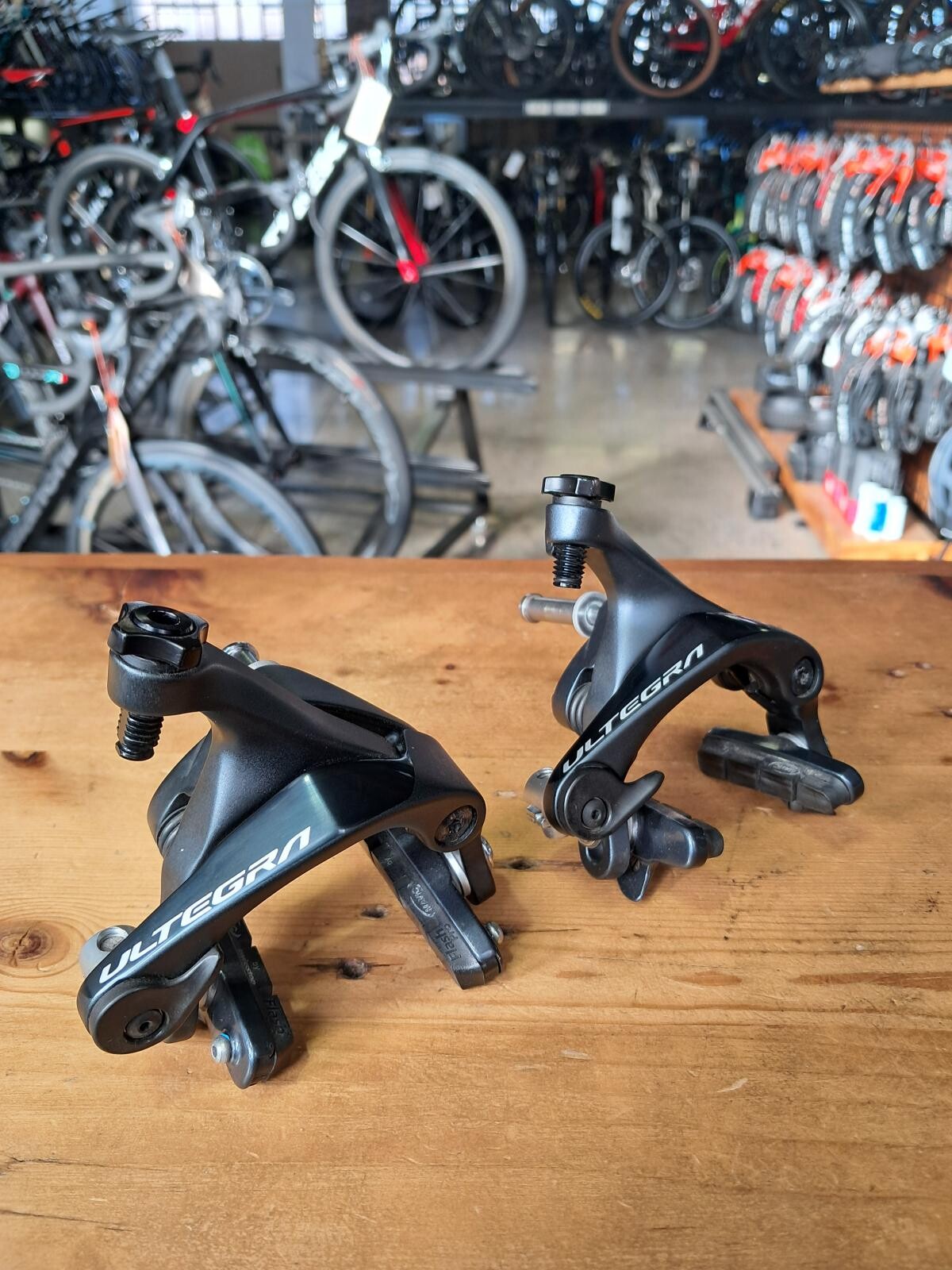 Shimano Ultegra R8000 rim brake set | Road Bike Brakes | Bike Hub