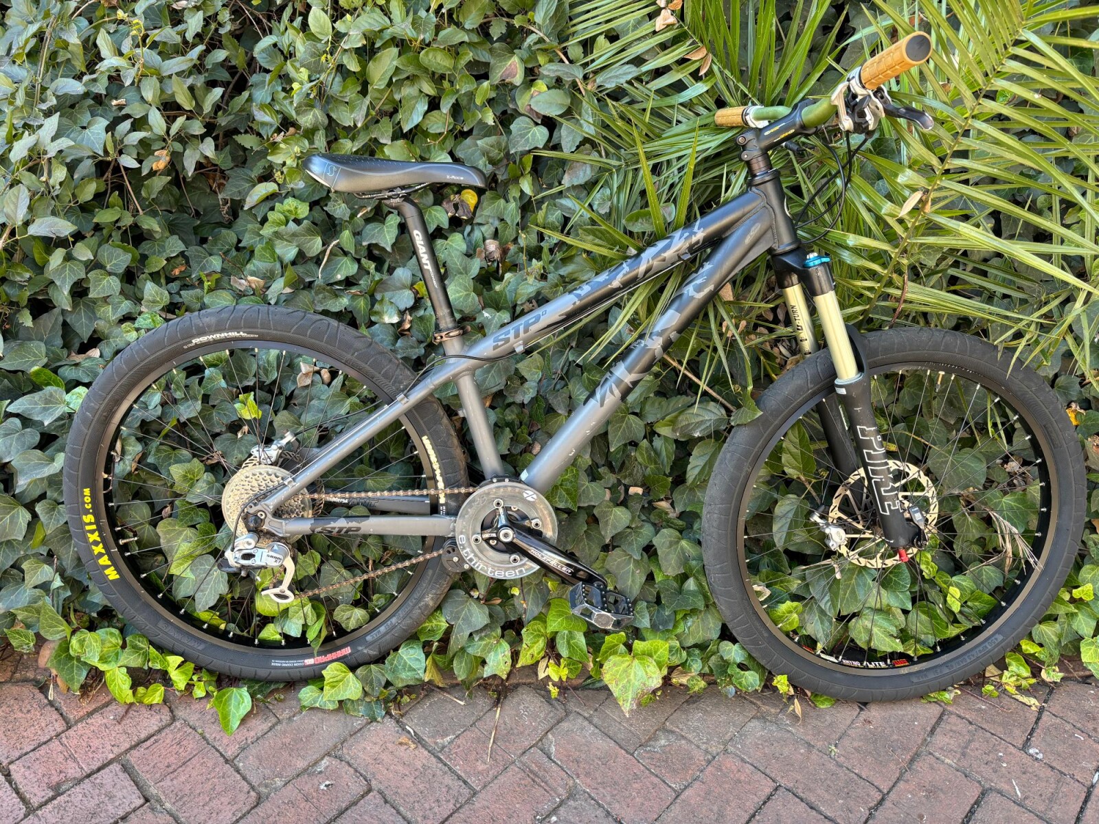 GIANT STP 26" Jump Bike MEDIUM | Dirt Jump Bikes | Bike Hub