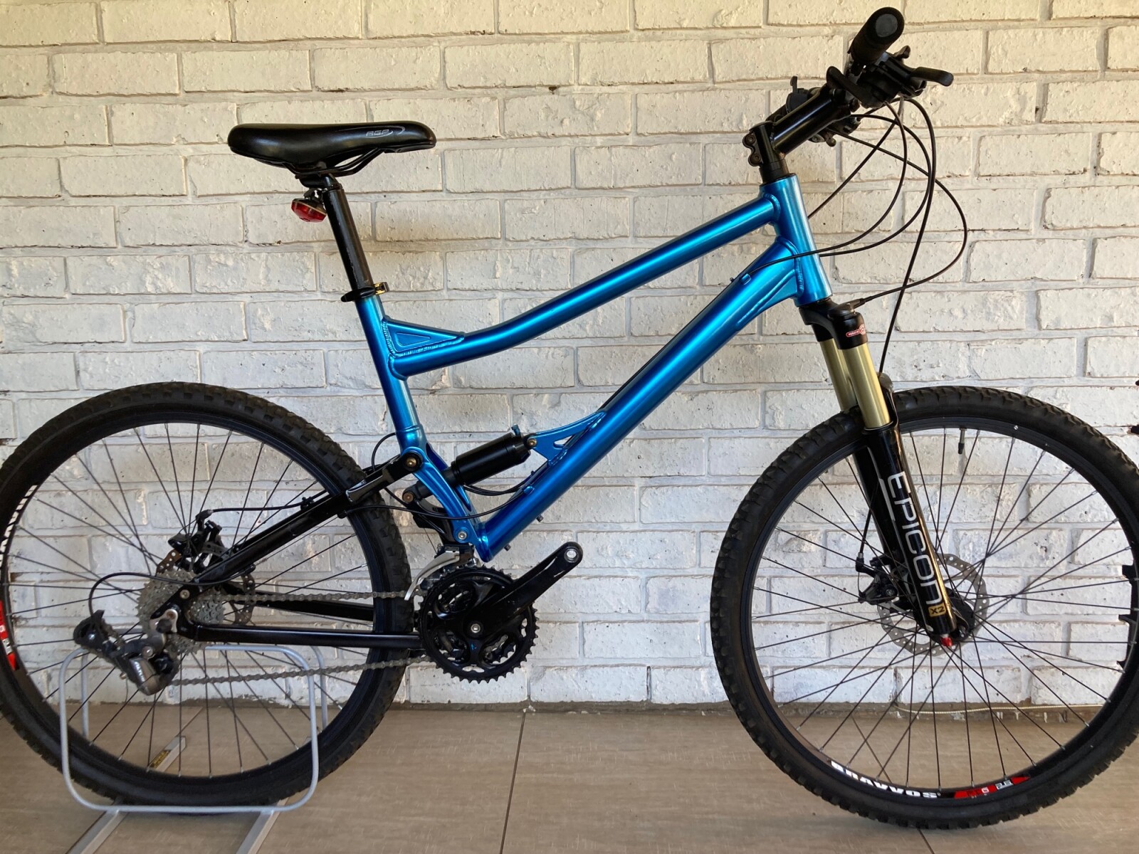 Blue Dual suspension MTB - Medium/Large | Hardtail Mountain Bikes ...