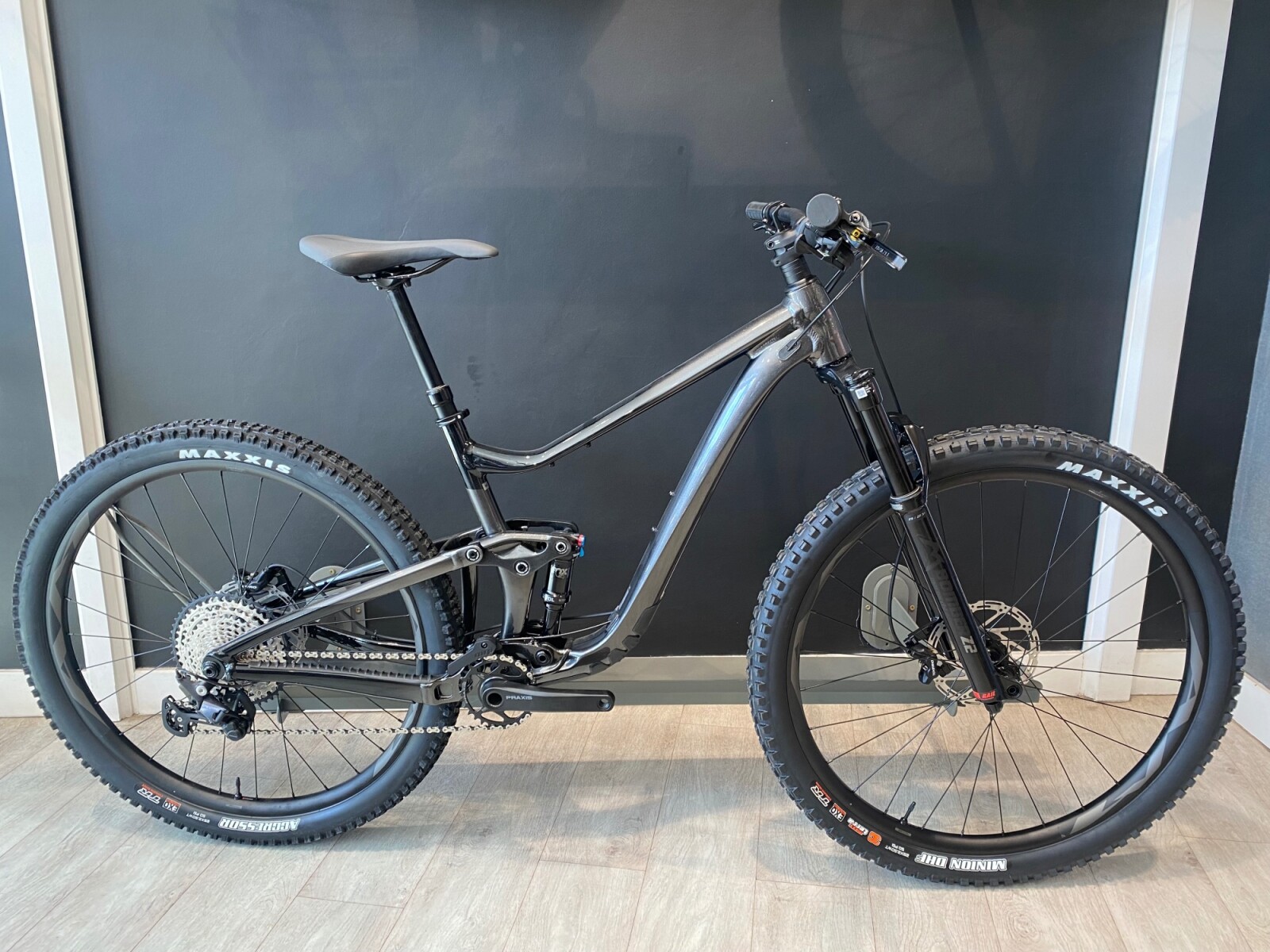 2024 Giant Trance 2 - Medium | Dual Suspension Mountain Bikes | Bike Hub