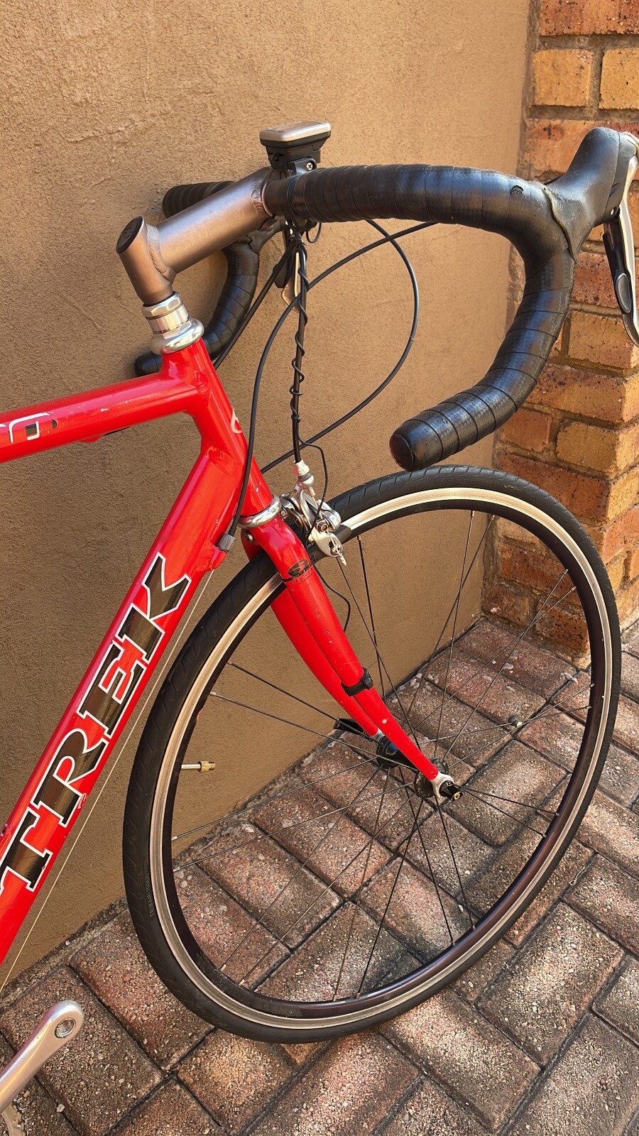 Trek 2200 Alpha SL Road Bike | Road Bikes | Bike Hub