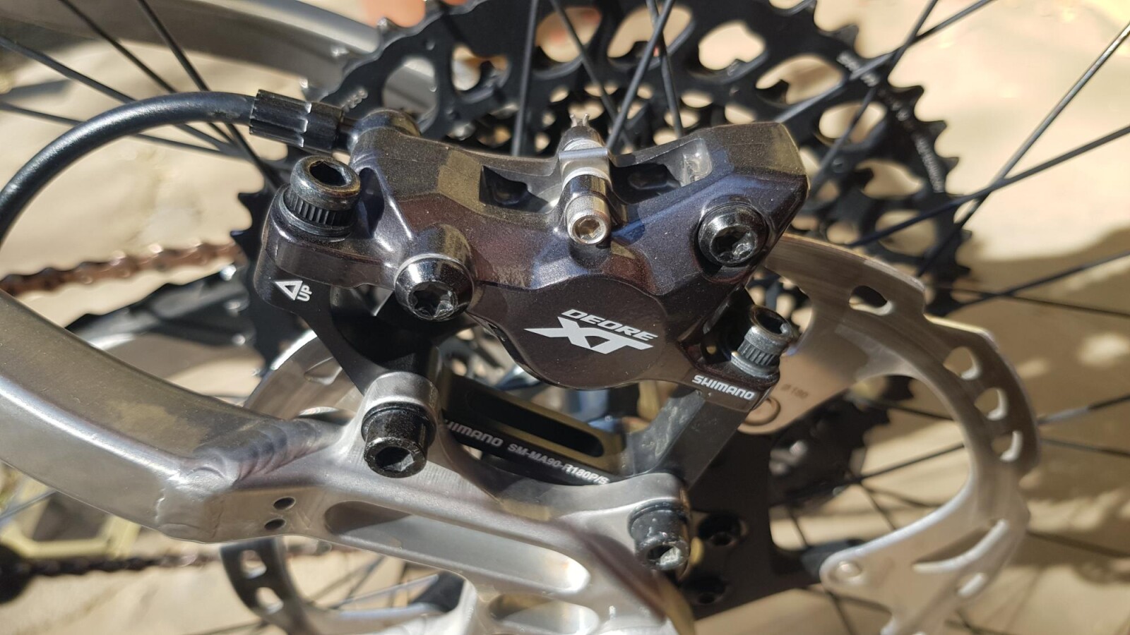 Shimano XT BR-M8100 Brakeset (like new) | Mountain Bike Brakes | Bike Hub