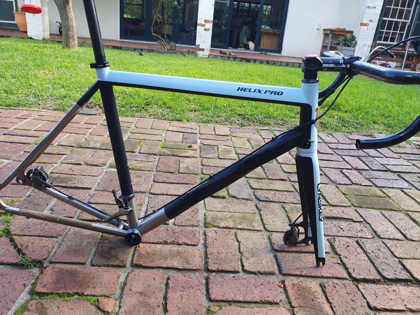 Lynskey Titanium Helix Pro Disc | Road Bike Frames | Bike Hub