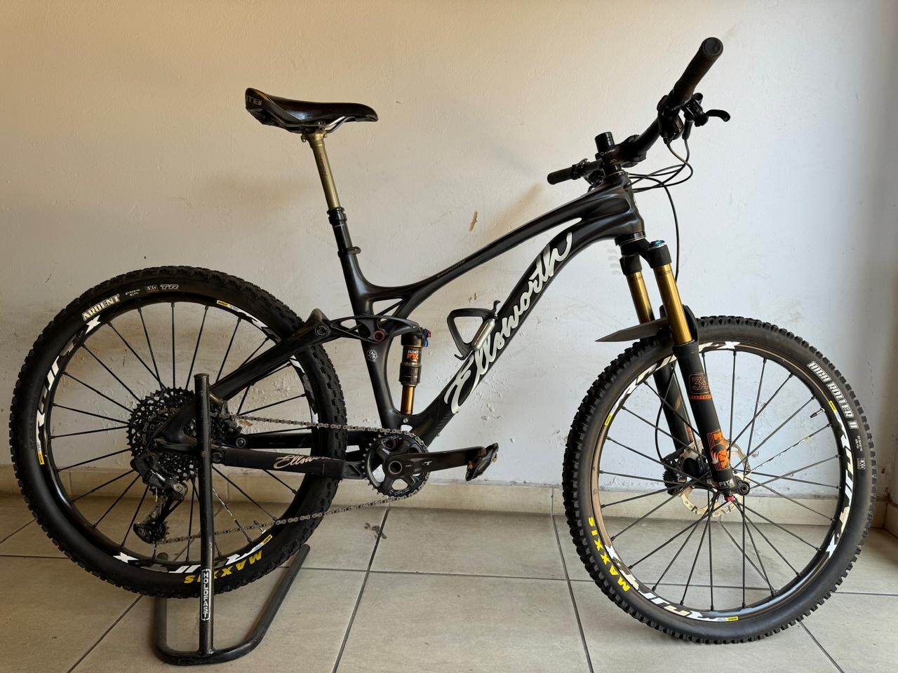 Ellsworth Epiphany | Dual Suspension Mountain Bikes | Bike Hub