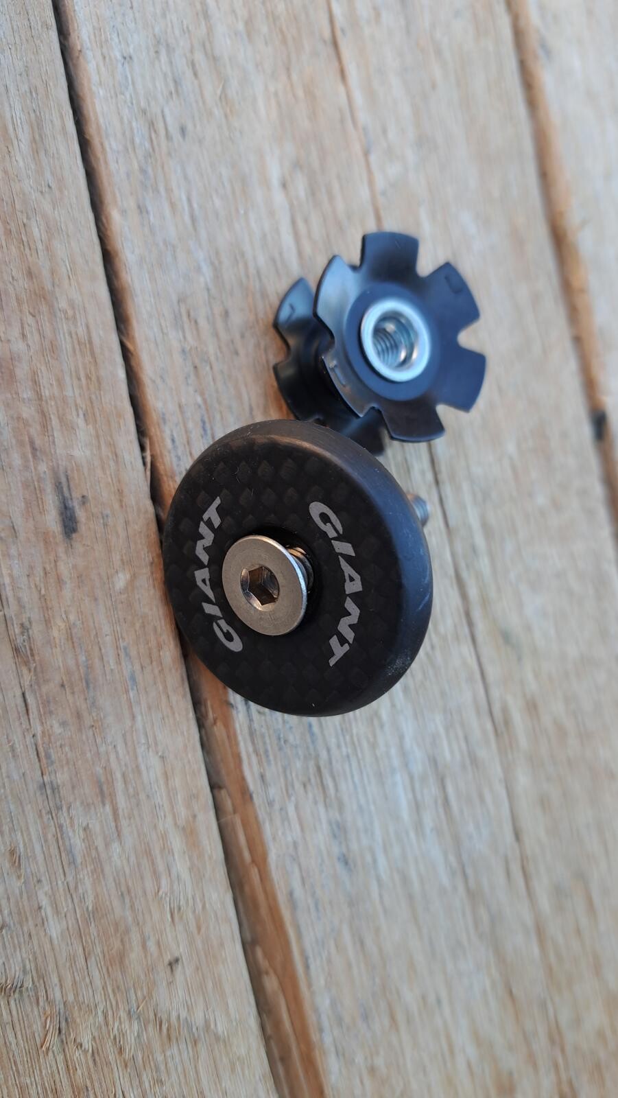 Giant Carbon top cap | Headsets & Spacers | Bike Hub