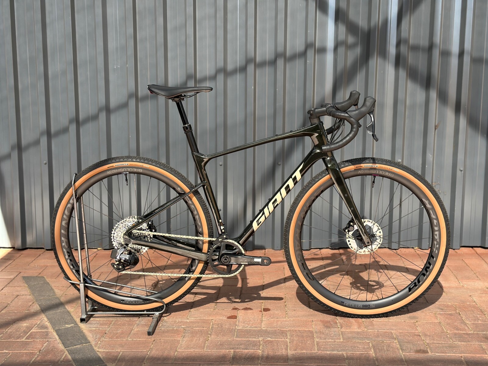 Giant Revolt Advanced 1 *AXS|Carbon wheels* | Gravel Bikes | Bike Hub
