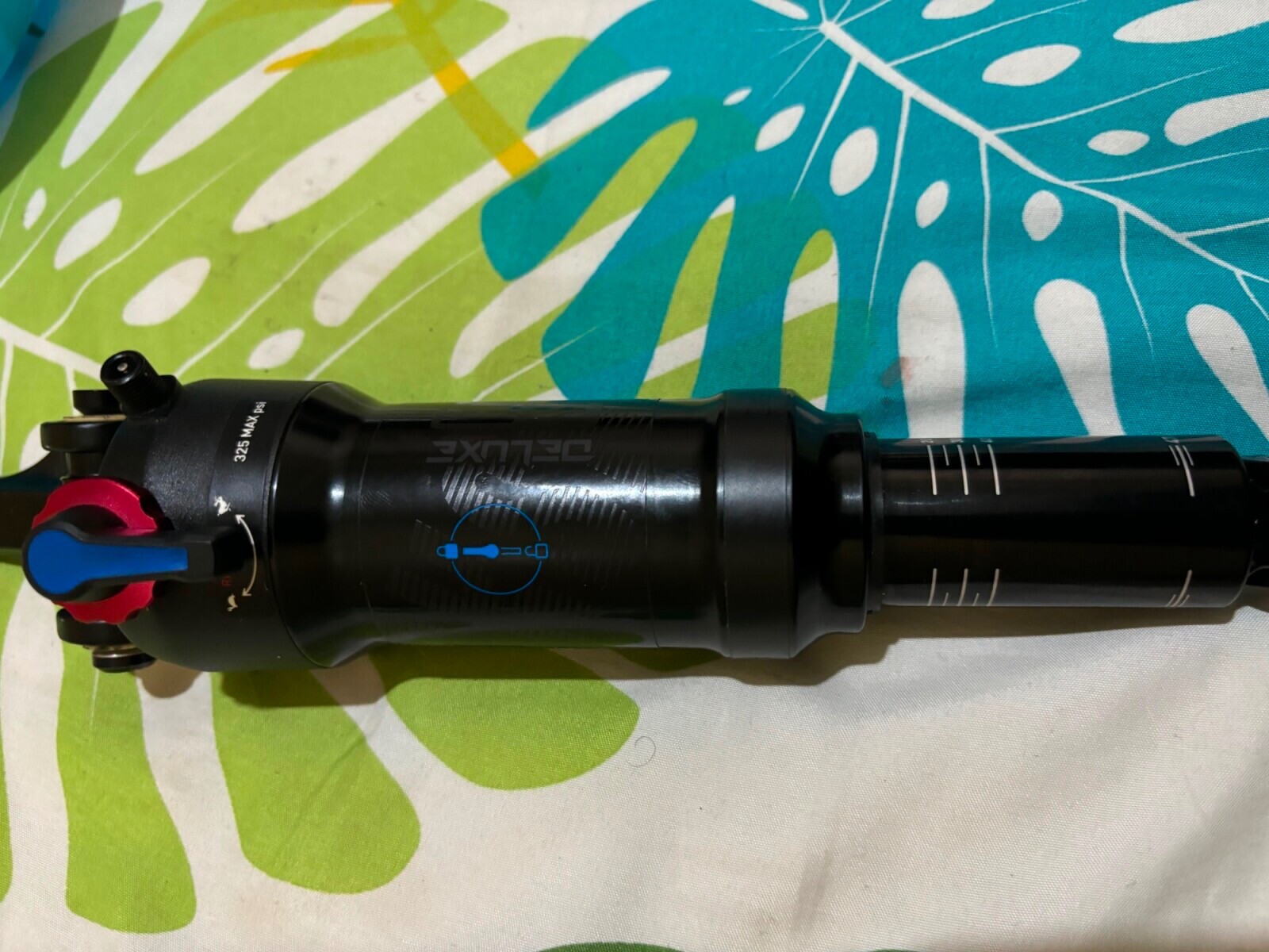 New ROCKSHOX DELUXE RT | Rear Shocks | Bike Hub