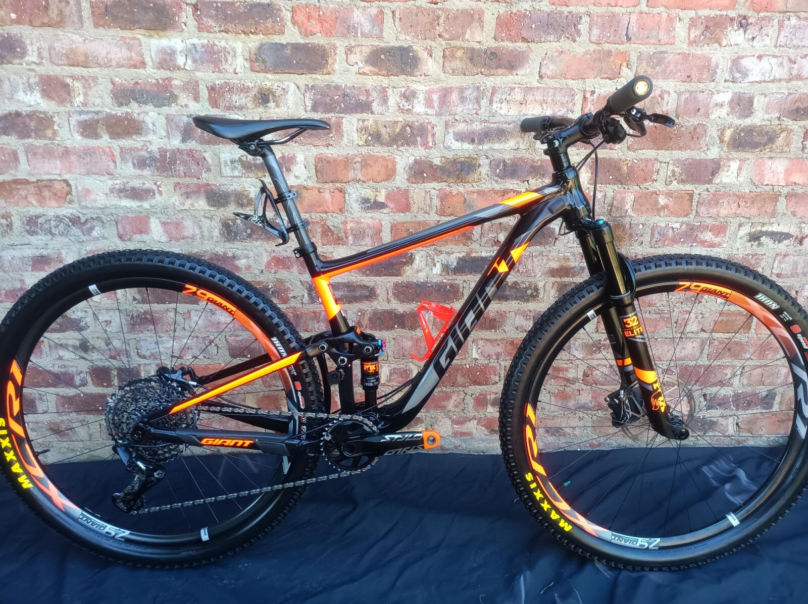 Giant Anthem 1 Medium 29er - Carbon wheels | Dual Suspension Mountain ...