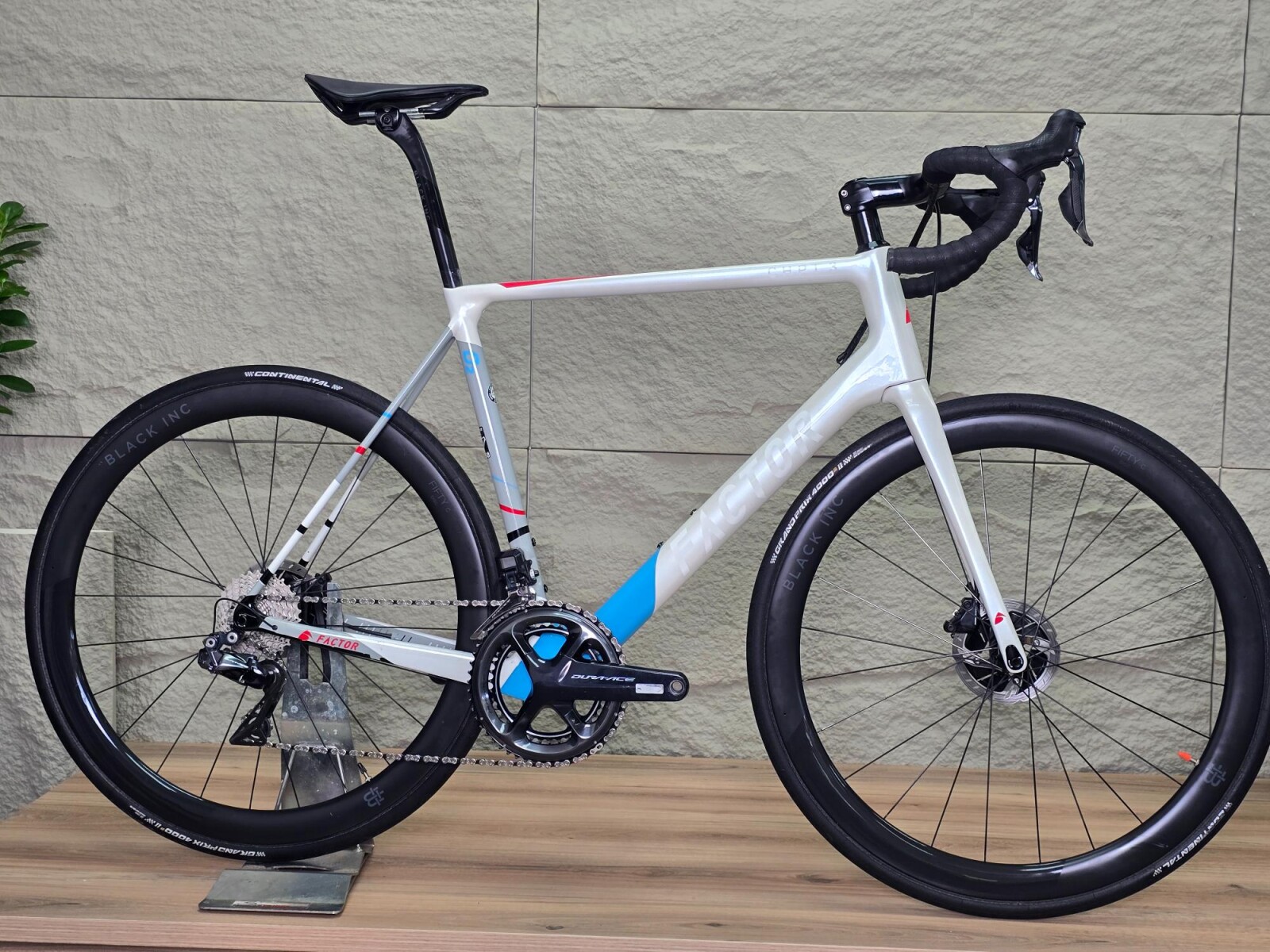 FACTOR O2 CHPT3 (58cm) *Carbon-Disc-DuraAceDi2* | Road Bikes | Bike Hub