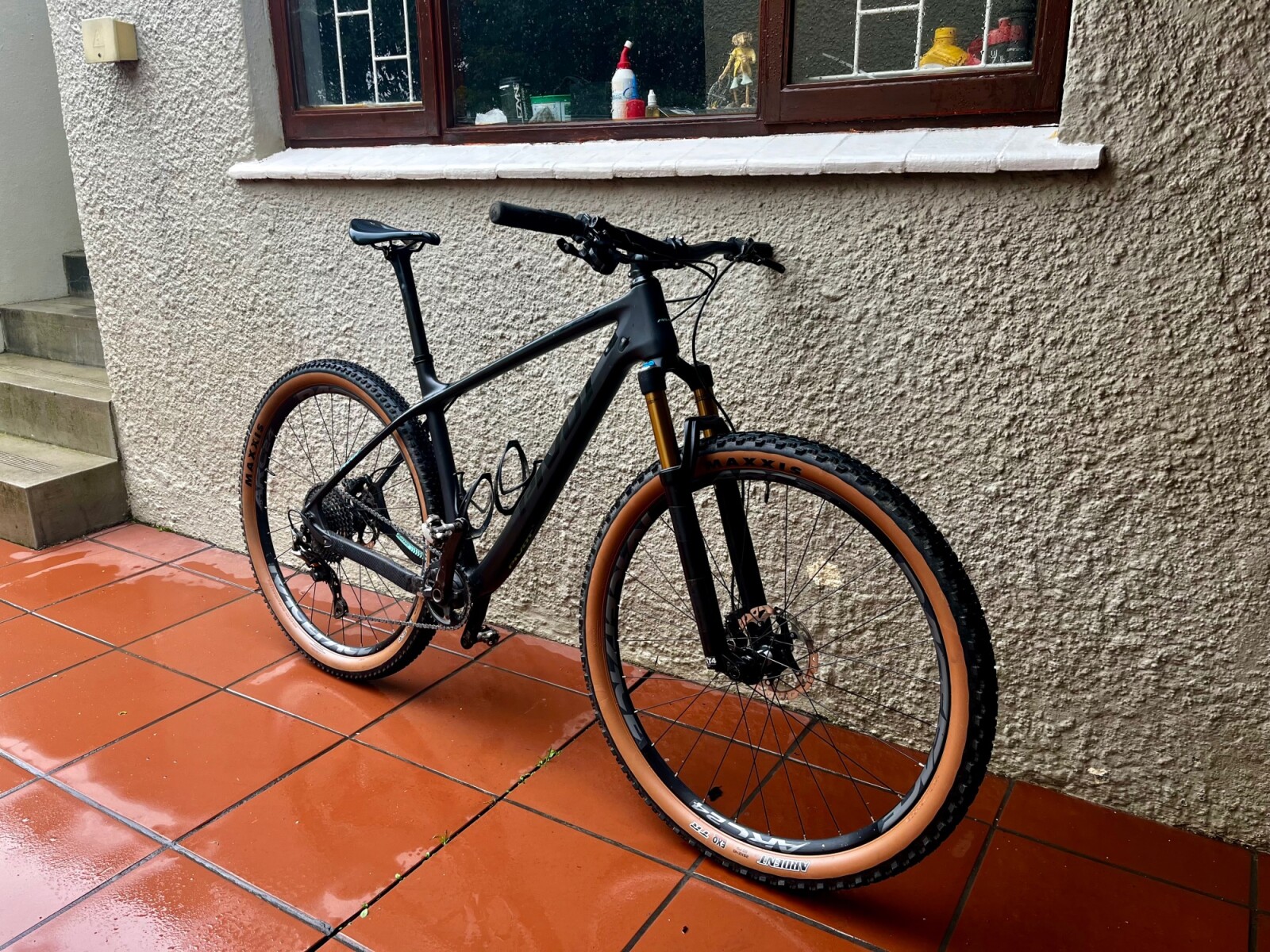 Pivot LES Carbon Hardtail | Hardtail Mountain Bikes | Bike Hub