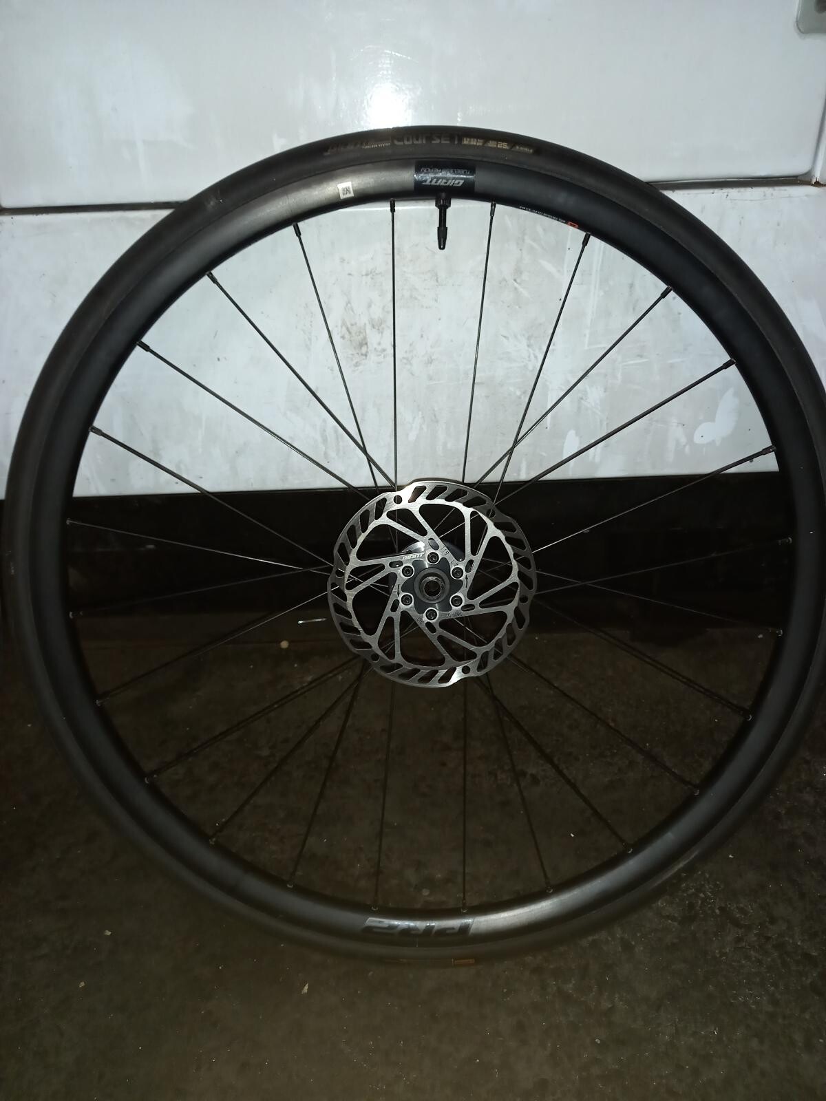 Giant PR2 wheels set with tubeless setup | Road Bike Wheels | Bike Hub