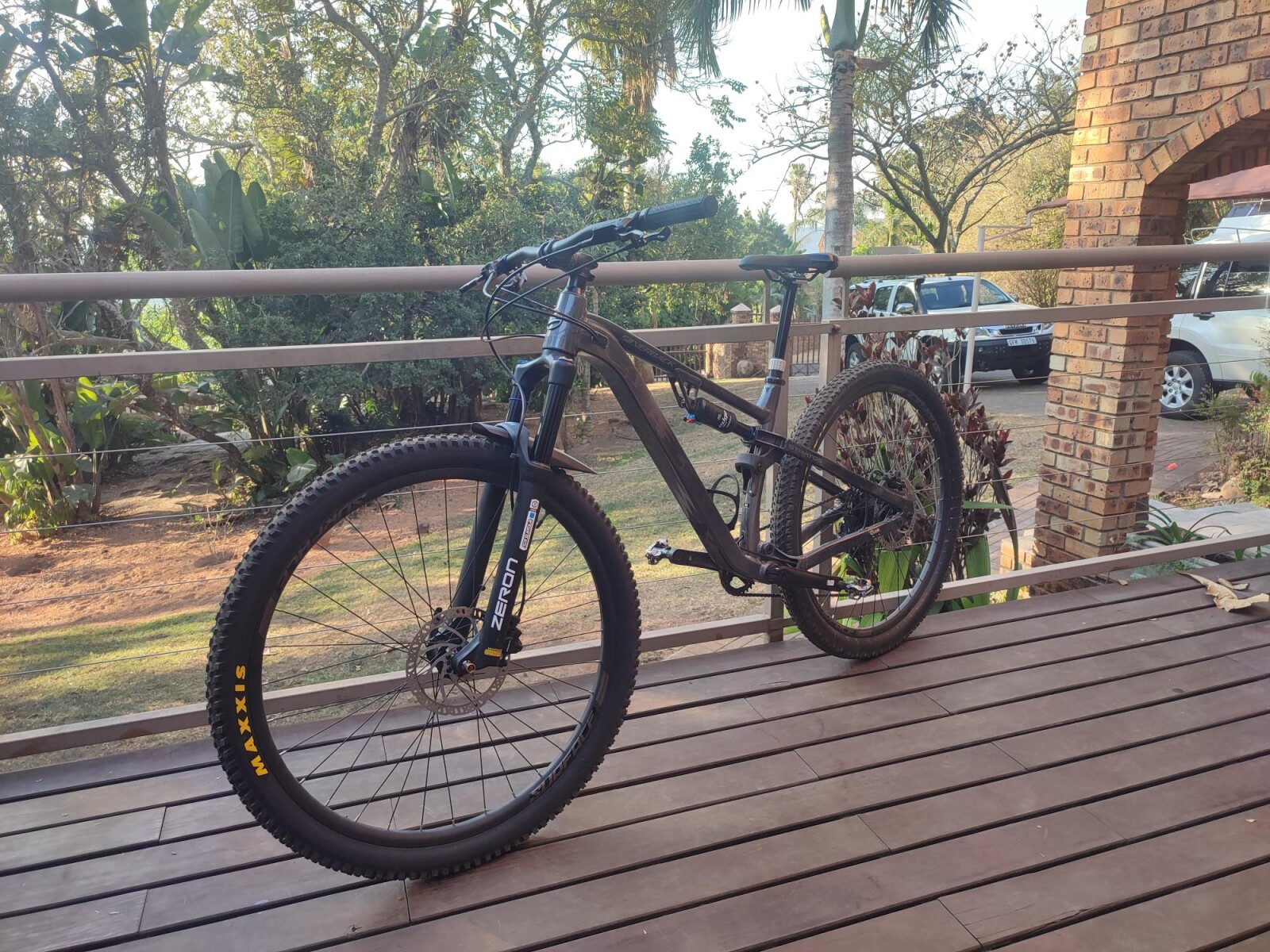 Silverback Stratos Elite | Dual Suspension Mountain Bikes | Bike Hub