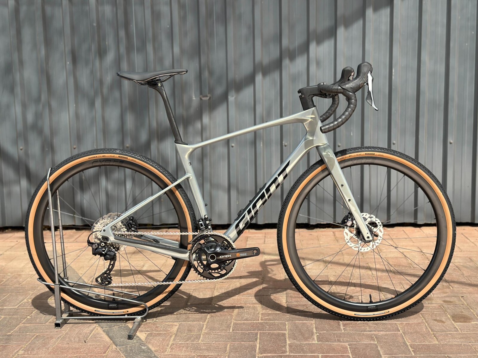 *NEW* 2025 Giant Revolt Advanced 0 (M + M/L) | Gravel Bikes | Bike Hub