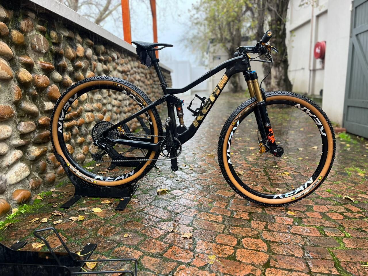 KEAN CUSTOM | Dual Suspension Mountain Bikes | Bike Hub