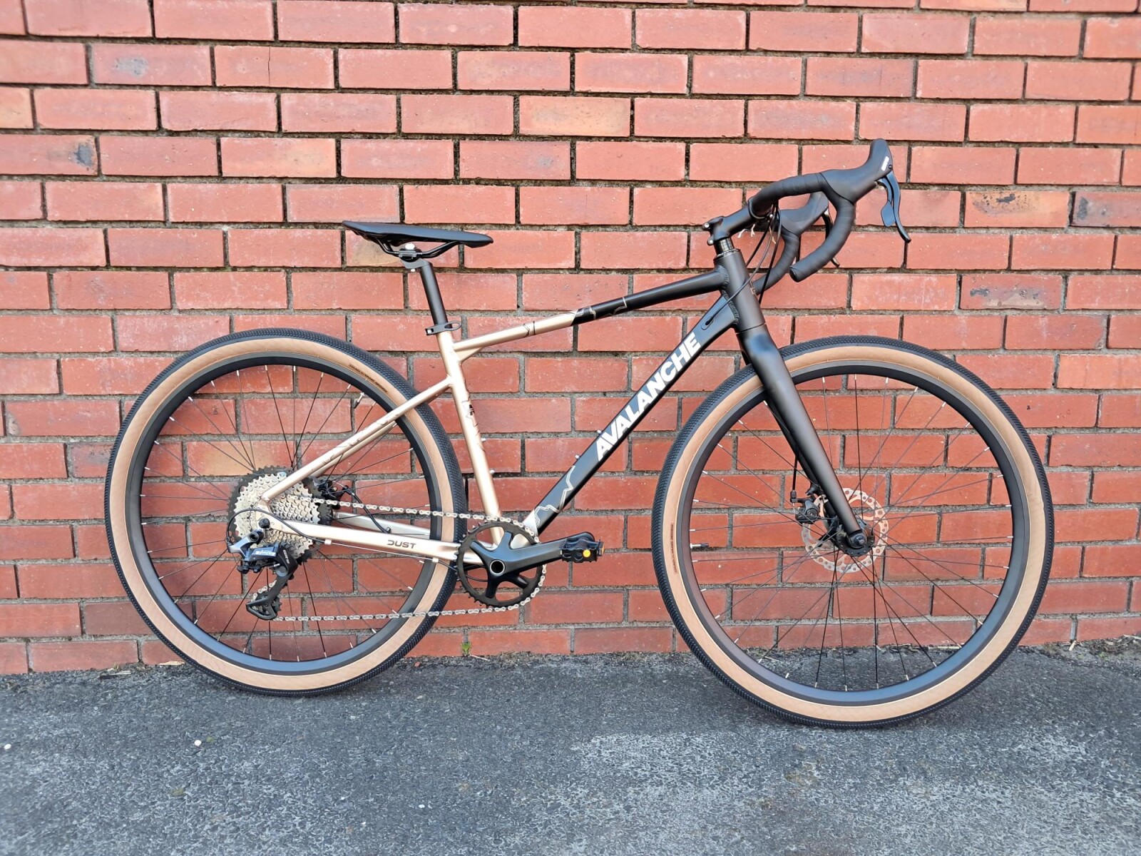 Avalanche Dust Gravel 700c | Gravel Bikes | Bike Hub