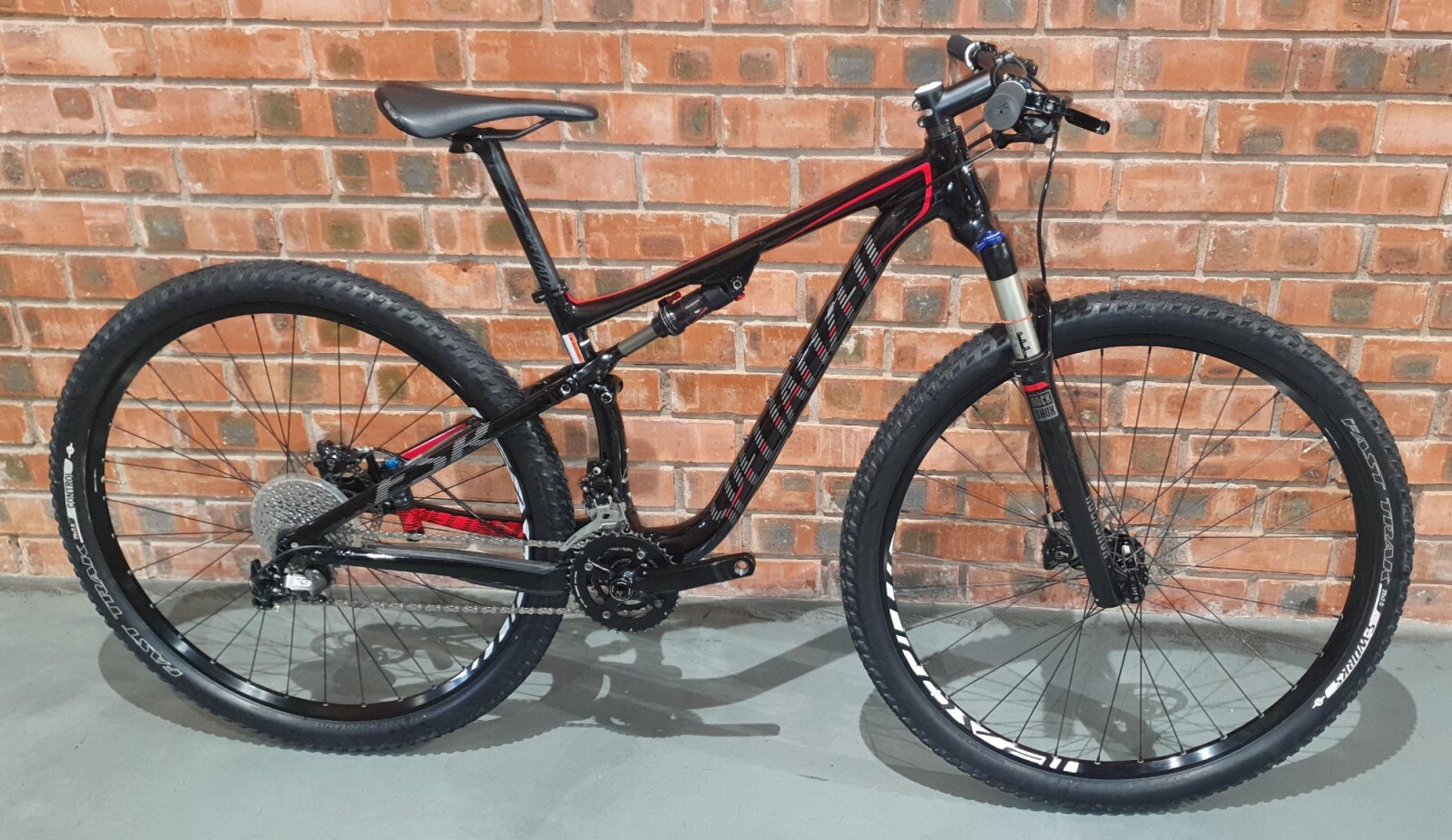 Specialized Epic Comp 29 | Dual Suspension Mountain Bikes | Bike Hub