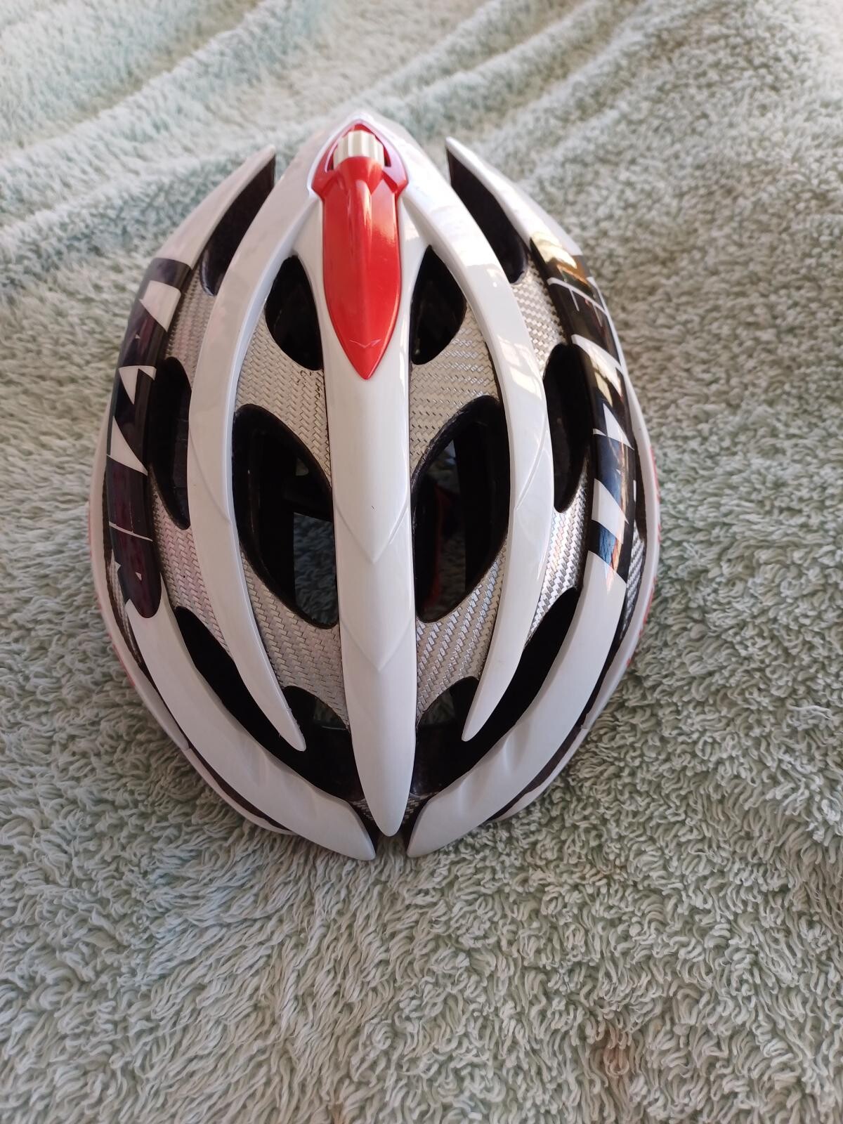 Lazer helium | Helmets | Bike Hub