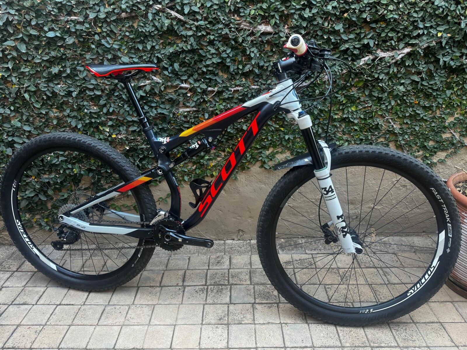 Scott Genius 720 Plus | Dual Suspension Mountain Bikes | Bike Hub