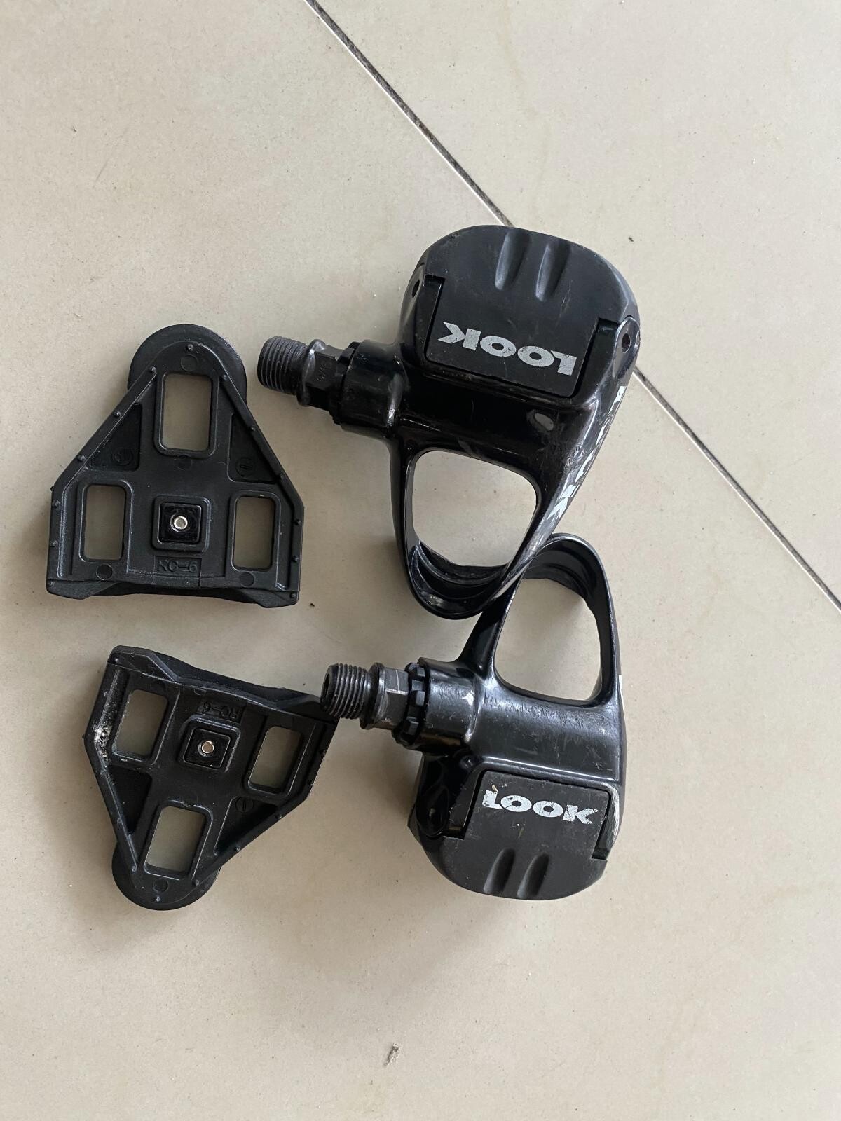Look Pedals and Cleats - Very neat hardly used | Pedals | Bike Hub