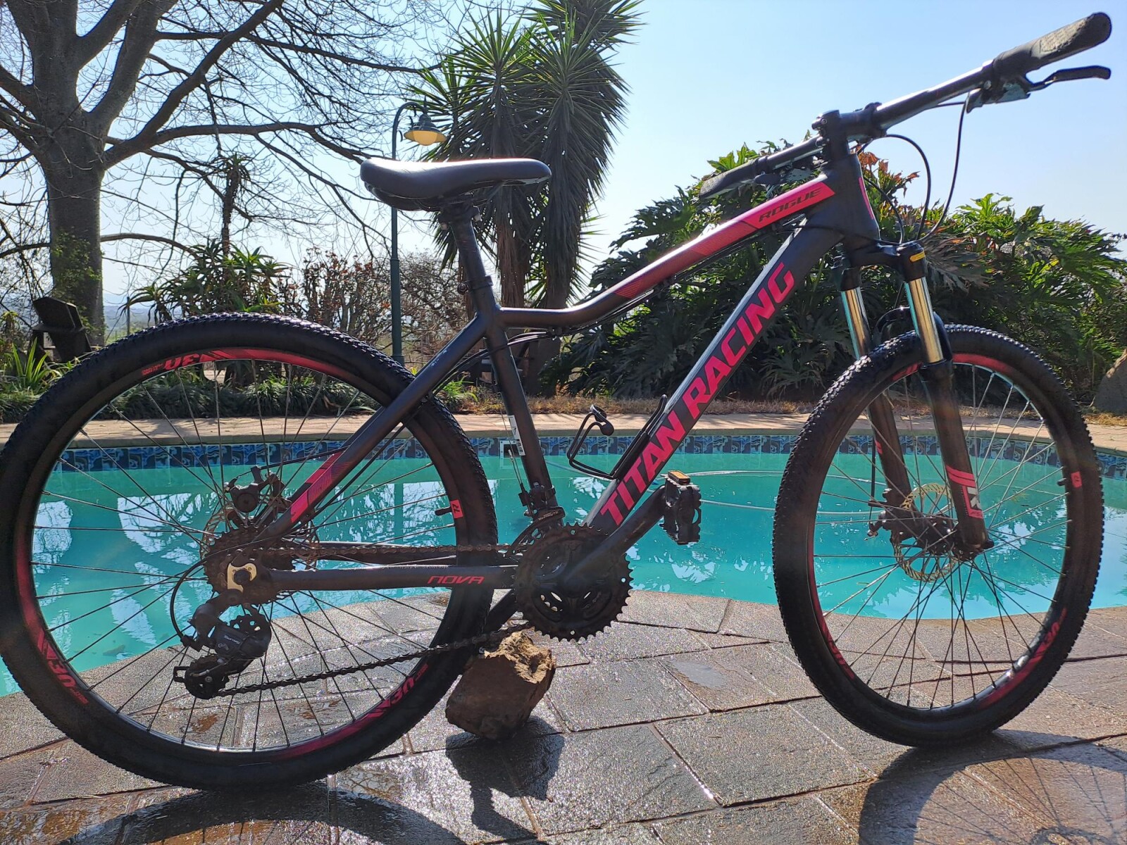 Titan Racing Rogue Nova Calypso | Hardtail Mountain Bikes | Bike Hub