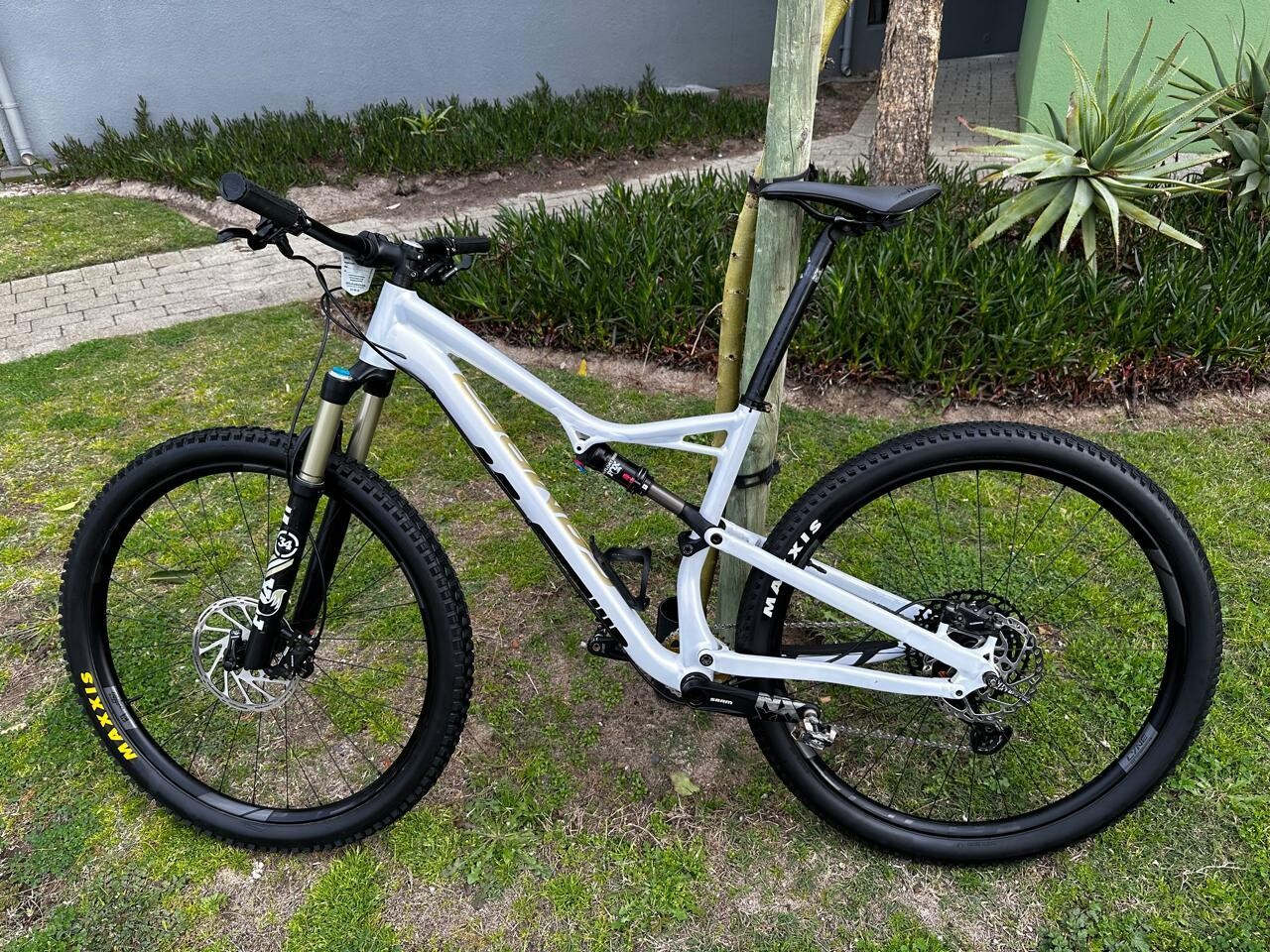 2016 Specialized Camber Comp | Dual Suspension Mountain Bikes | Bike Hub
