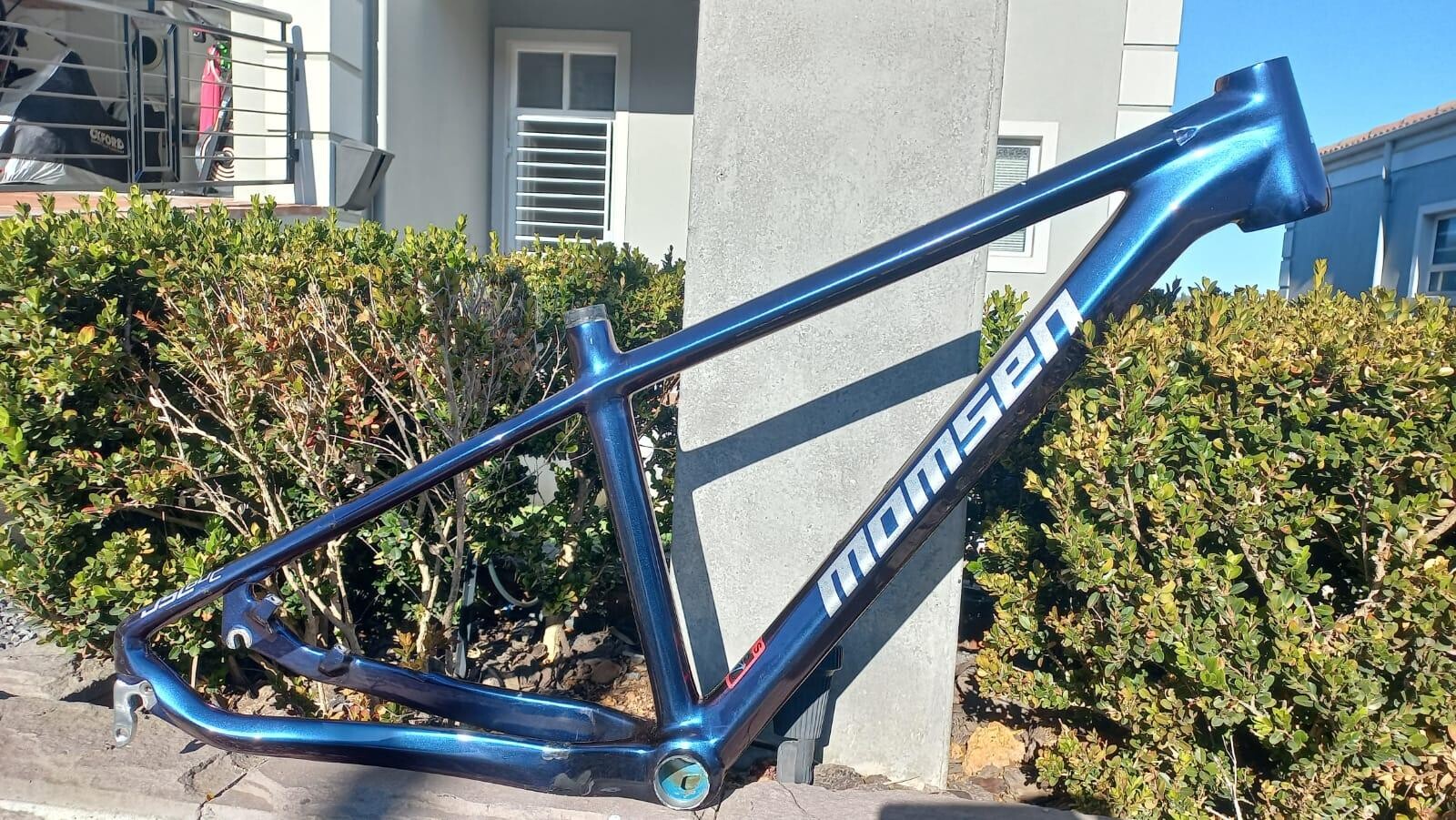Build a CARBON Dirt Jumper | Dirt Jump Bikes | Bike Hub