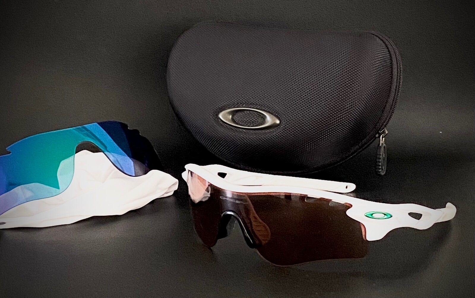 Oakley Radarlock Sunglasses | Eyewear | Bike Hub