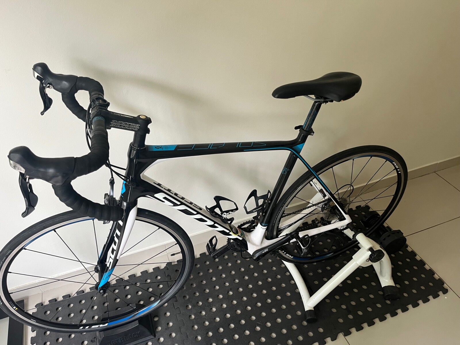 Scott Solace 30 full carbon road bike | Road Bikes | Bike Hub