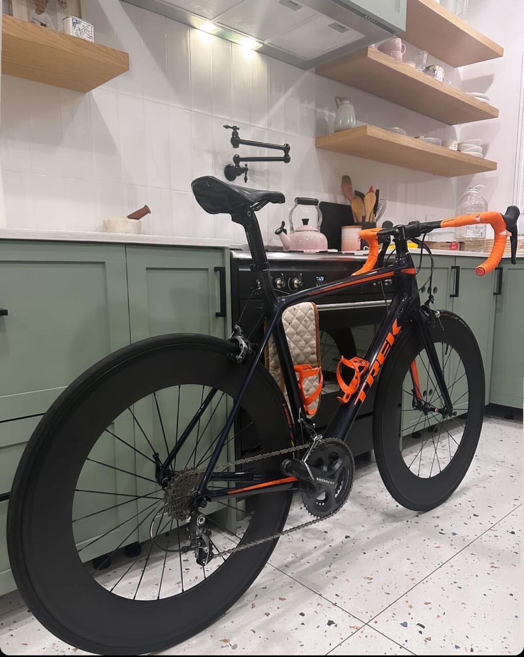 Trek Emond SL | Road Bikes | Bike Hub