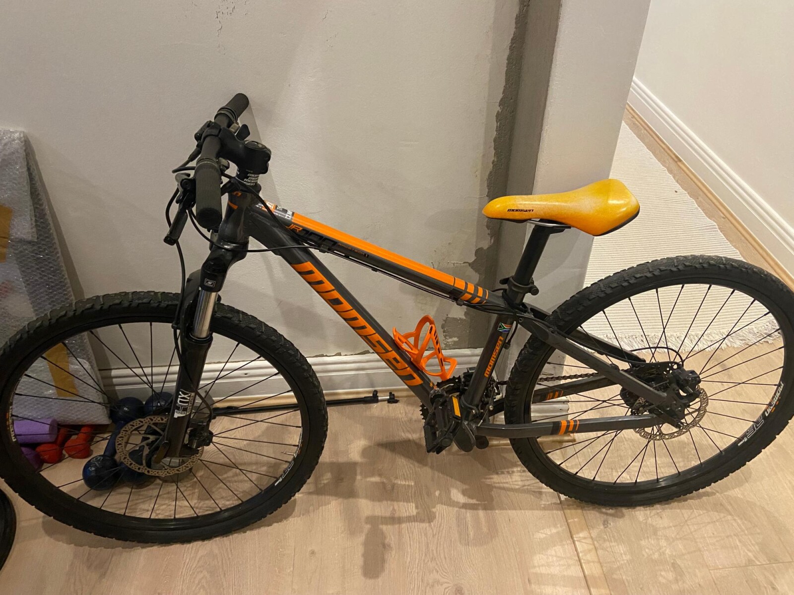 Momsen JR100 | Hardtail Mountain Bikes | Bike Hub