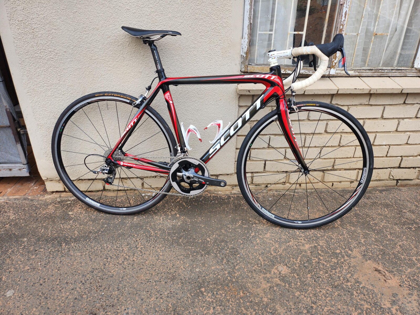 Scott R2 Carbon road bike | Road Bikes | Bike Hub