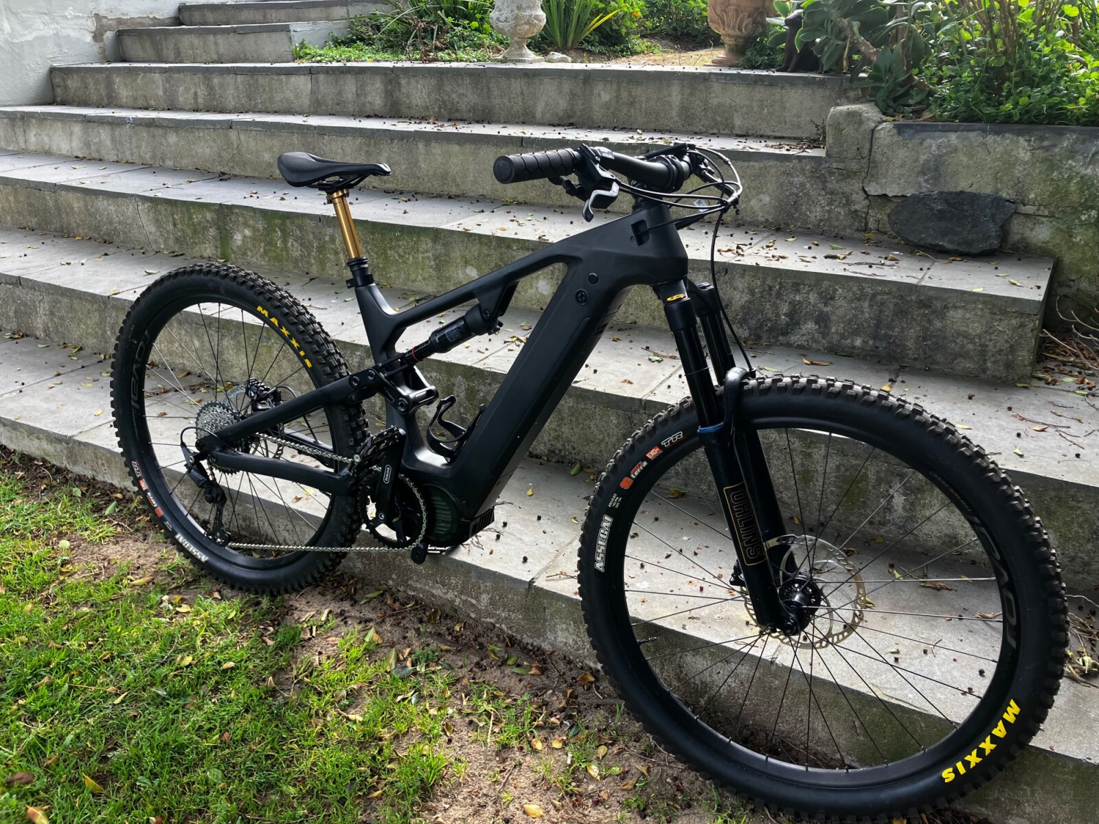 E22 Carbon fibre Medium and large available | Dual Suspension Mountain ...