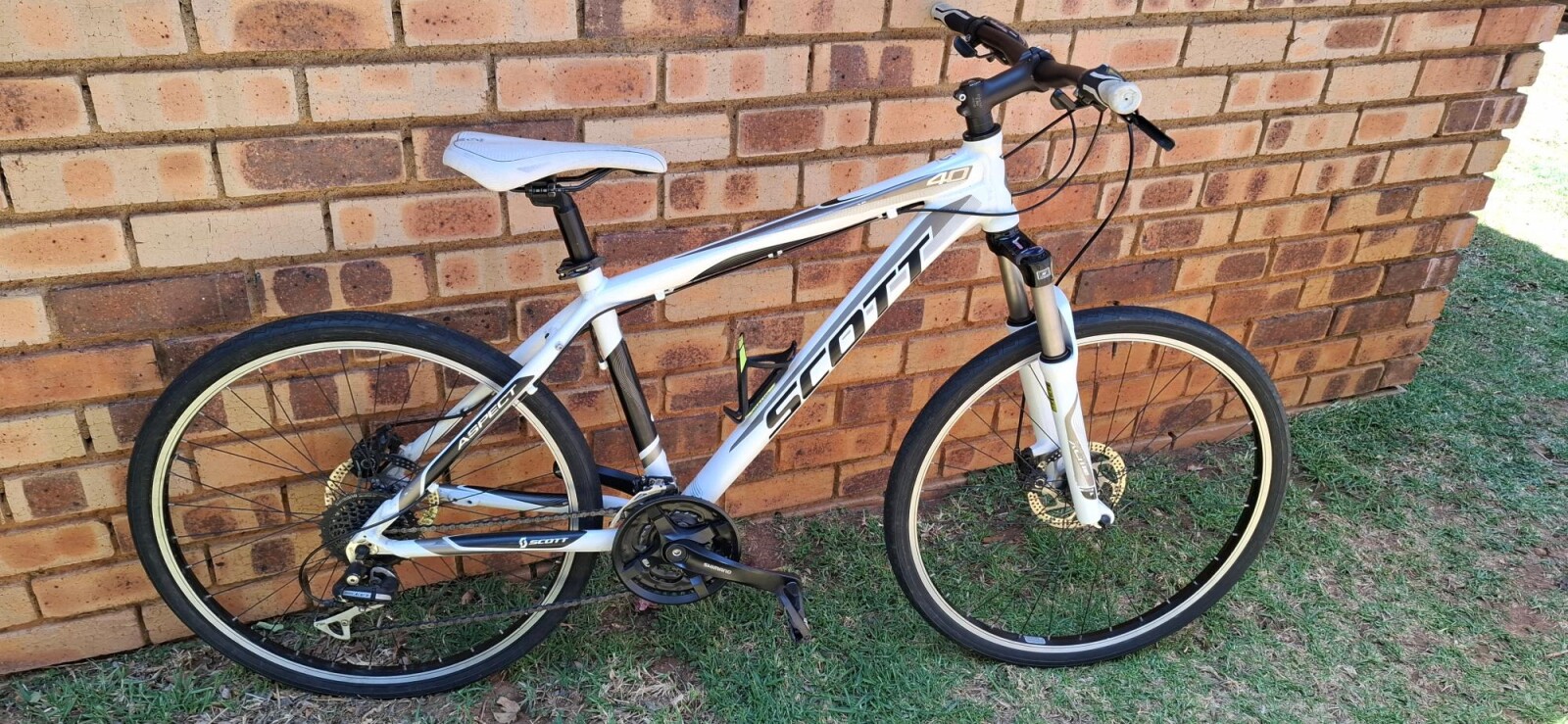 Scott Aspect 40 (with free Scott helmet) | Hardtail Mountain Bikes ...