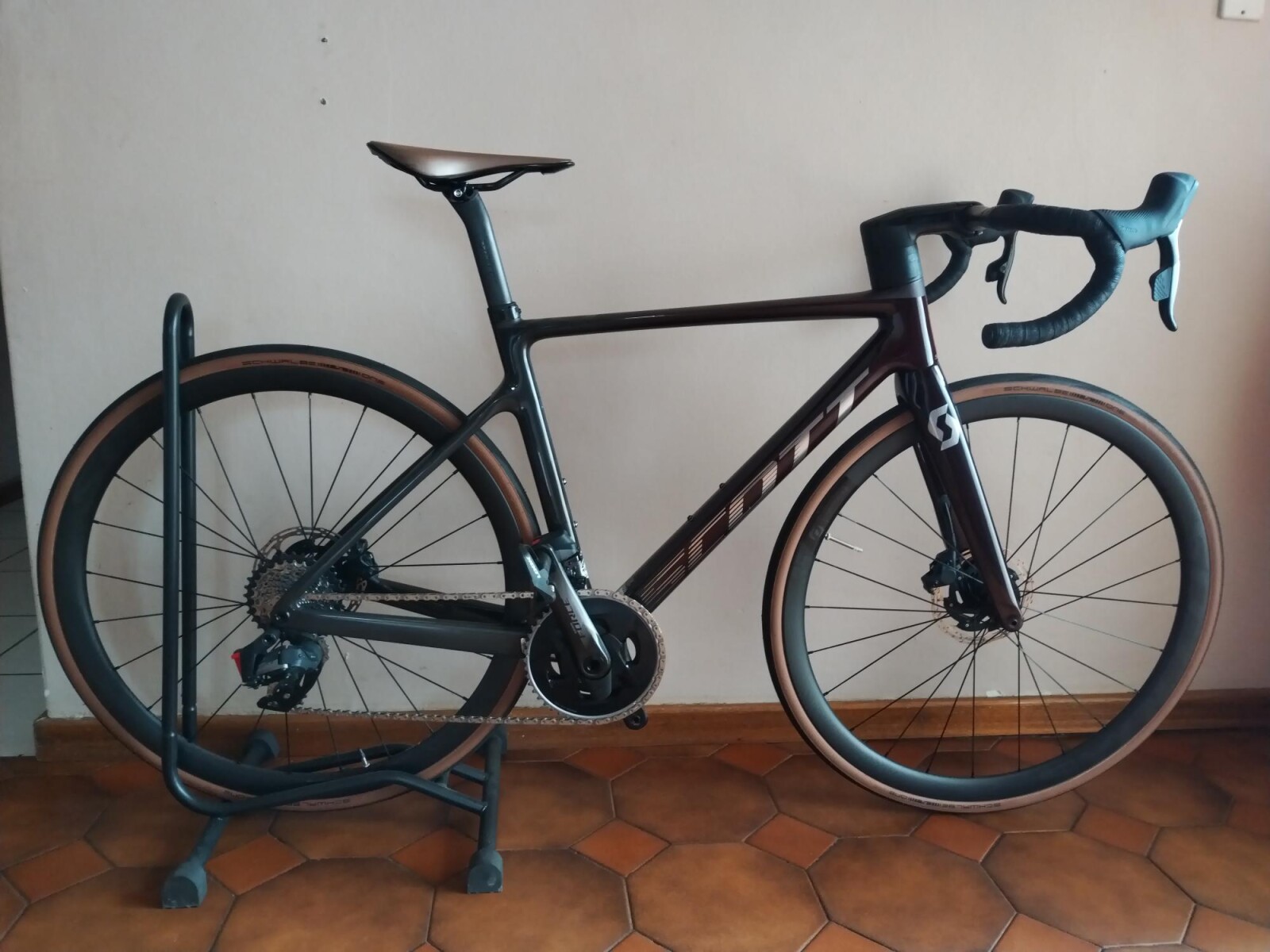 2023 Scott Addict RC10 Carbon Roadbike | Road Bikes | Bike Hub