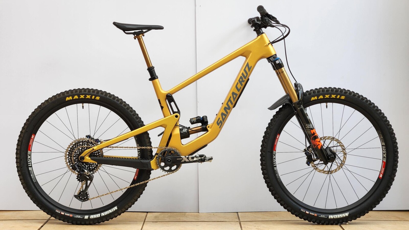 Santa Cruz Bronson | Dual Suspension Mountain Bikes | Bike Hub